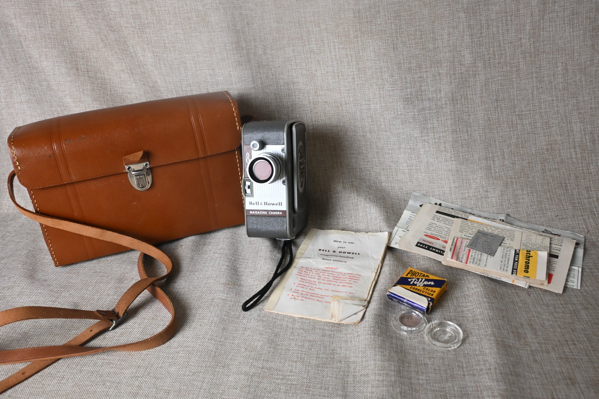 143) Vintage Bell & Howell Magazine Camera Video 8mm With Leather Case ...