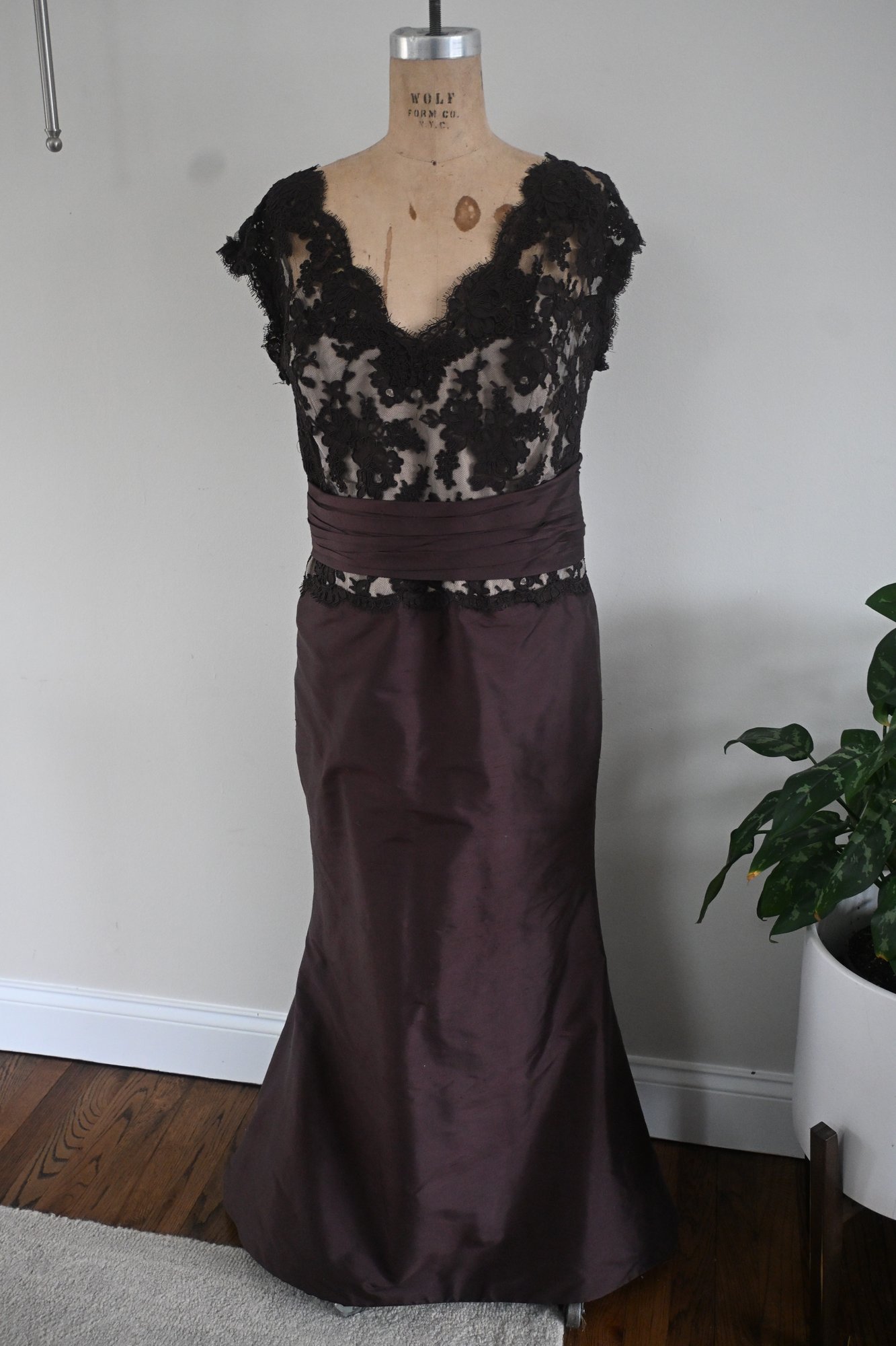Gail Garrison Silk And Lace Brown Gown Size 10/12 With Trumpet Bottom ...