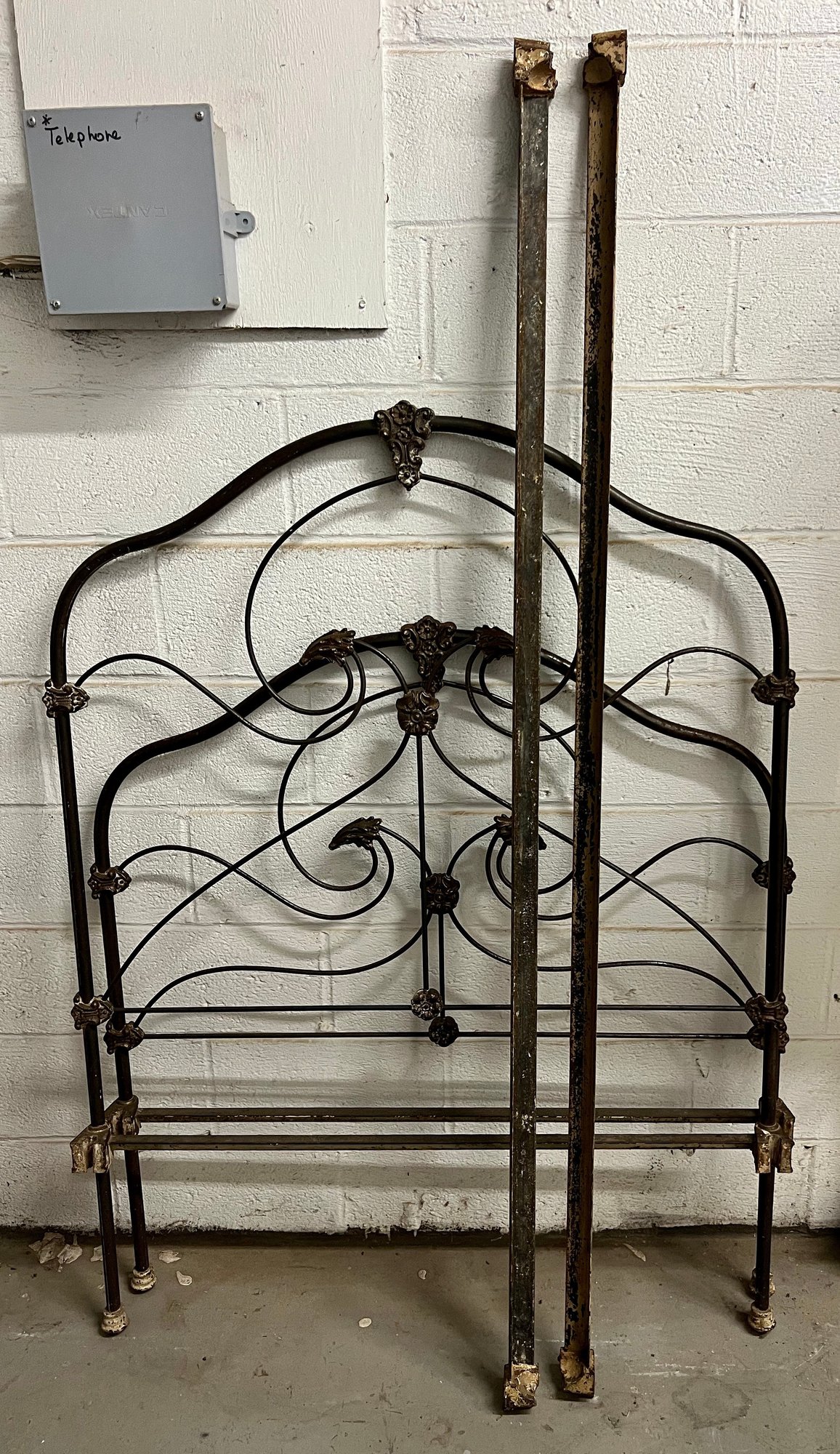 Antique Metal Bed Frame #1425 | Auctionninja.com