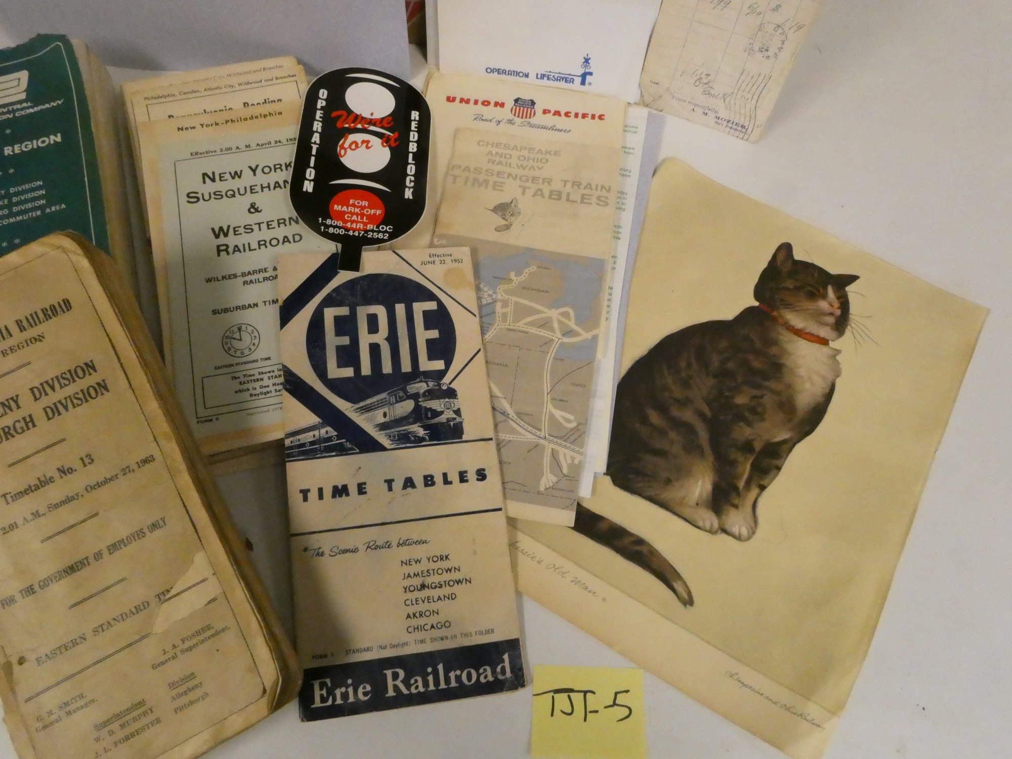 Flat Lot Of Railroad Paper / Schedules - Stationery - Handbooks And ...