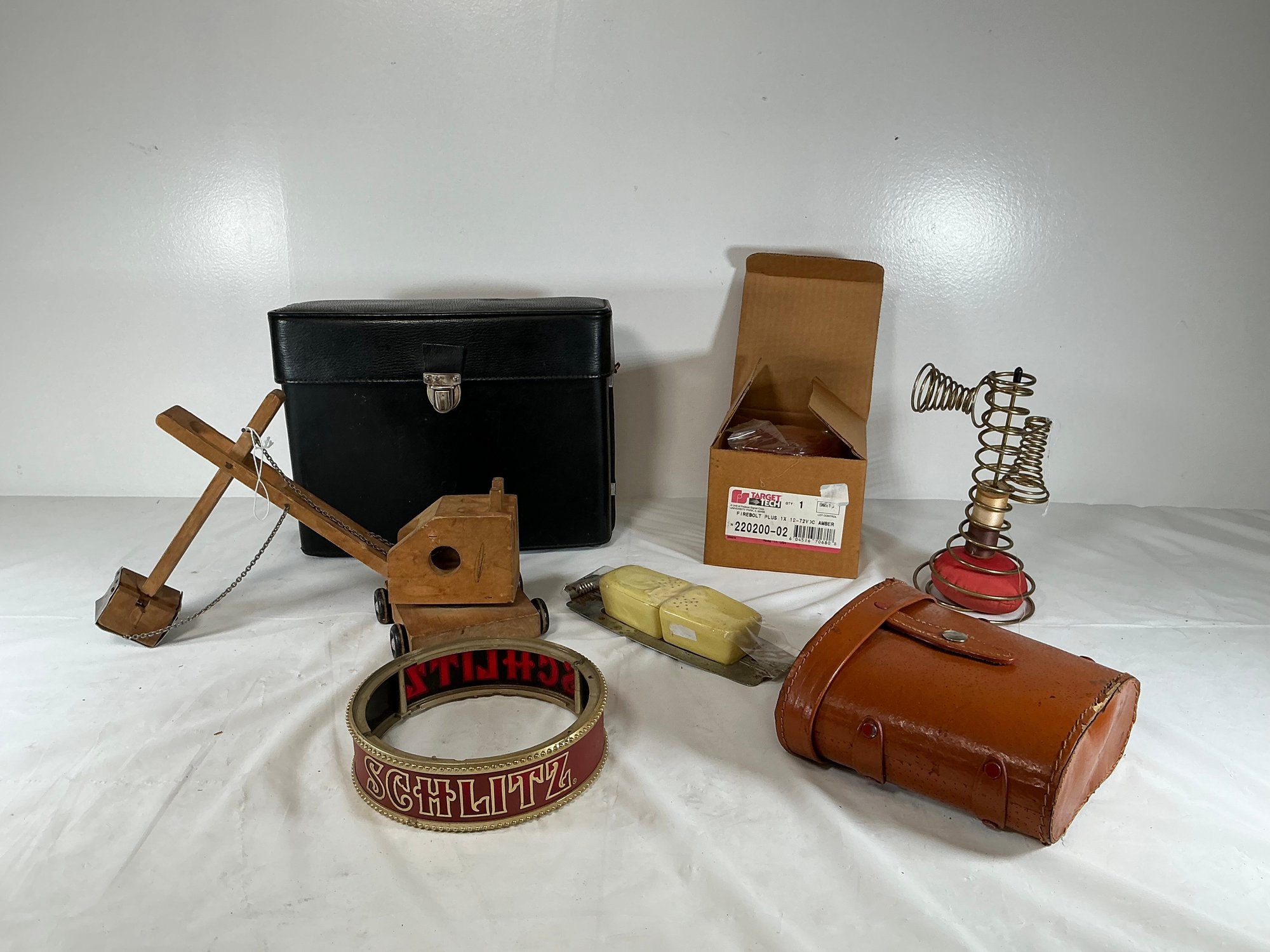 Polaroid Automatic 250 Land Camera With Flash, Flashbulbs, And Case ...
