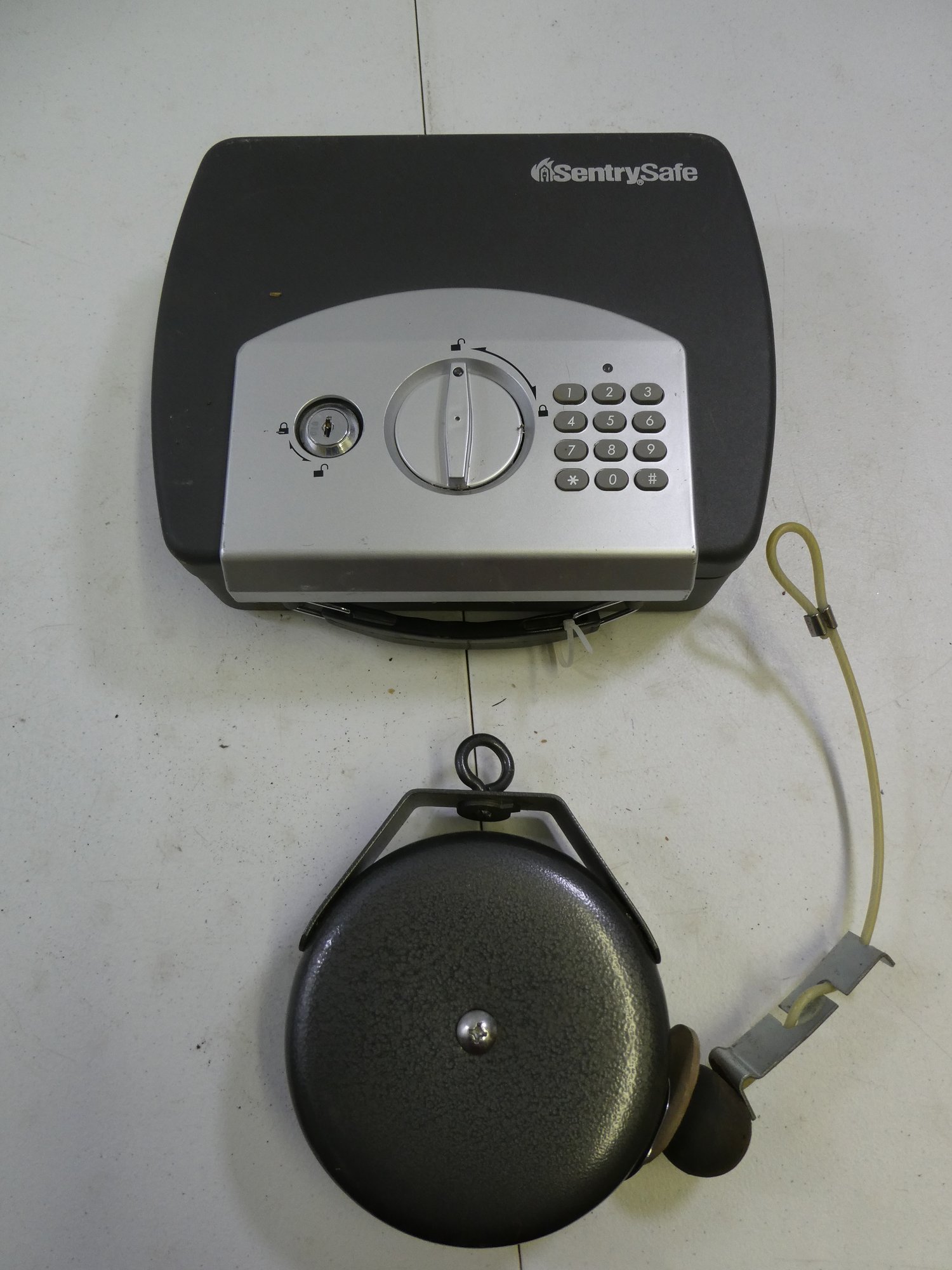 Small Sentry Combination Lockbox And Cordomatic Retractor #4086 ...
