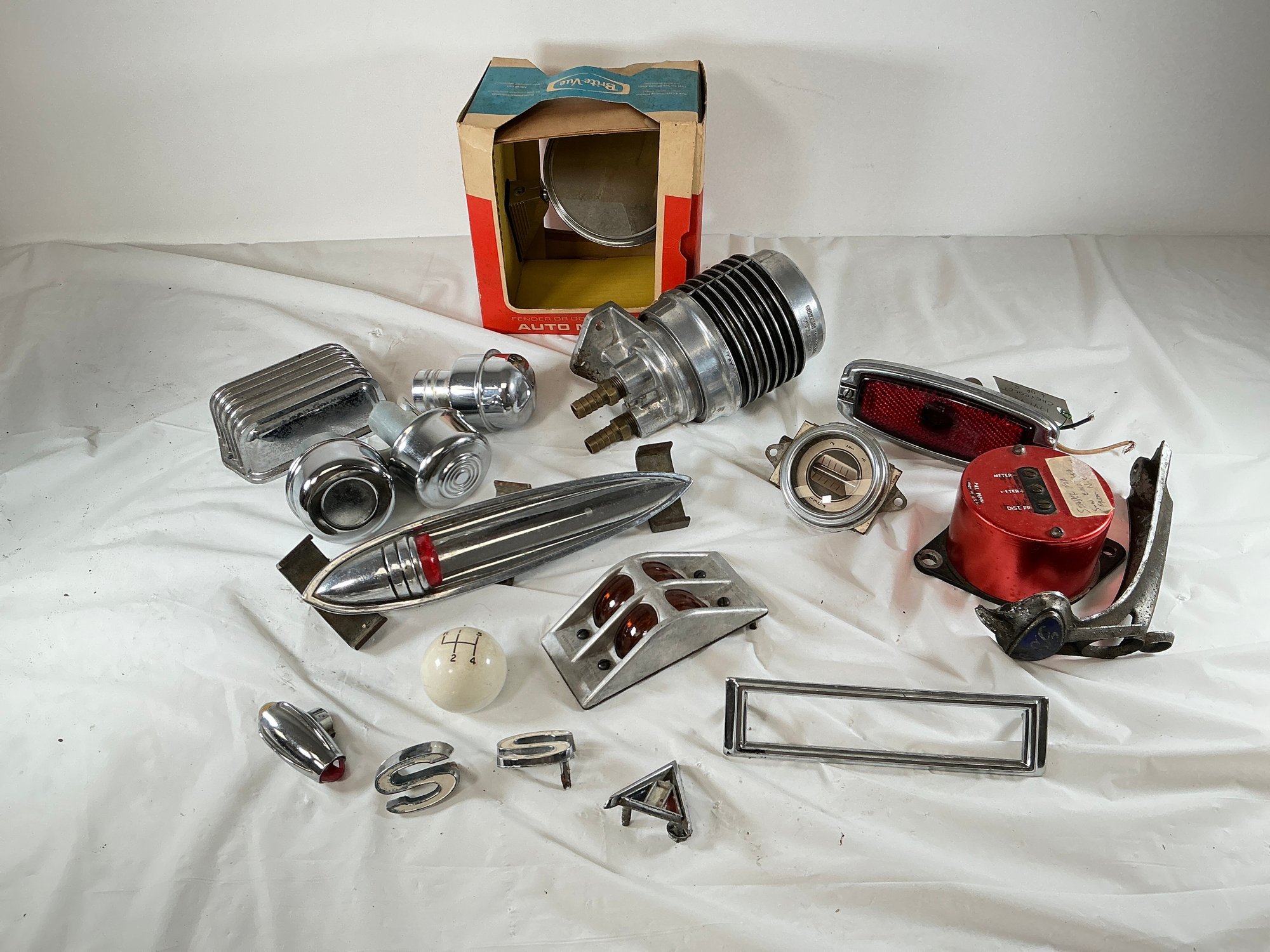 Vintage Car Parts And Accessories #23446 | Auctionninja.com