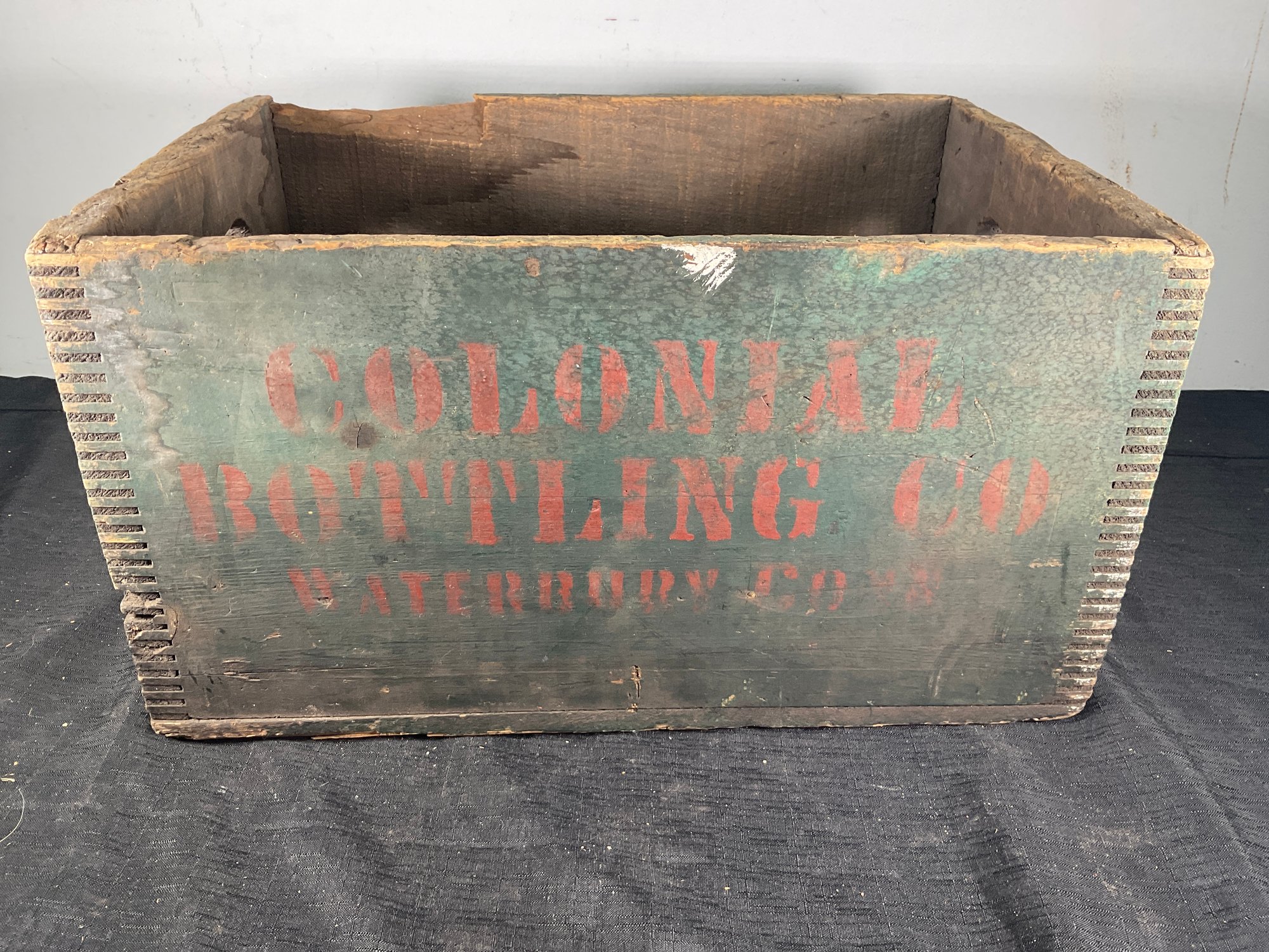 Antique Colonial Bottling Co., Waterbury, Conn. Wood Crate - Dovetail ...