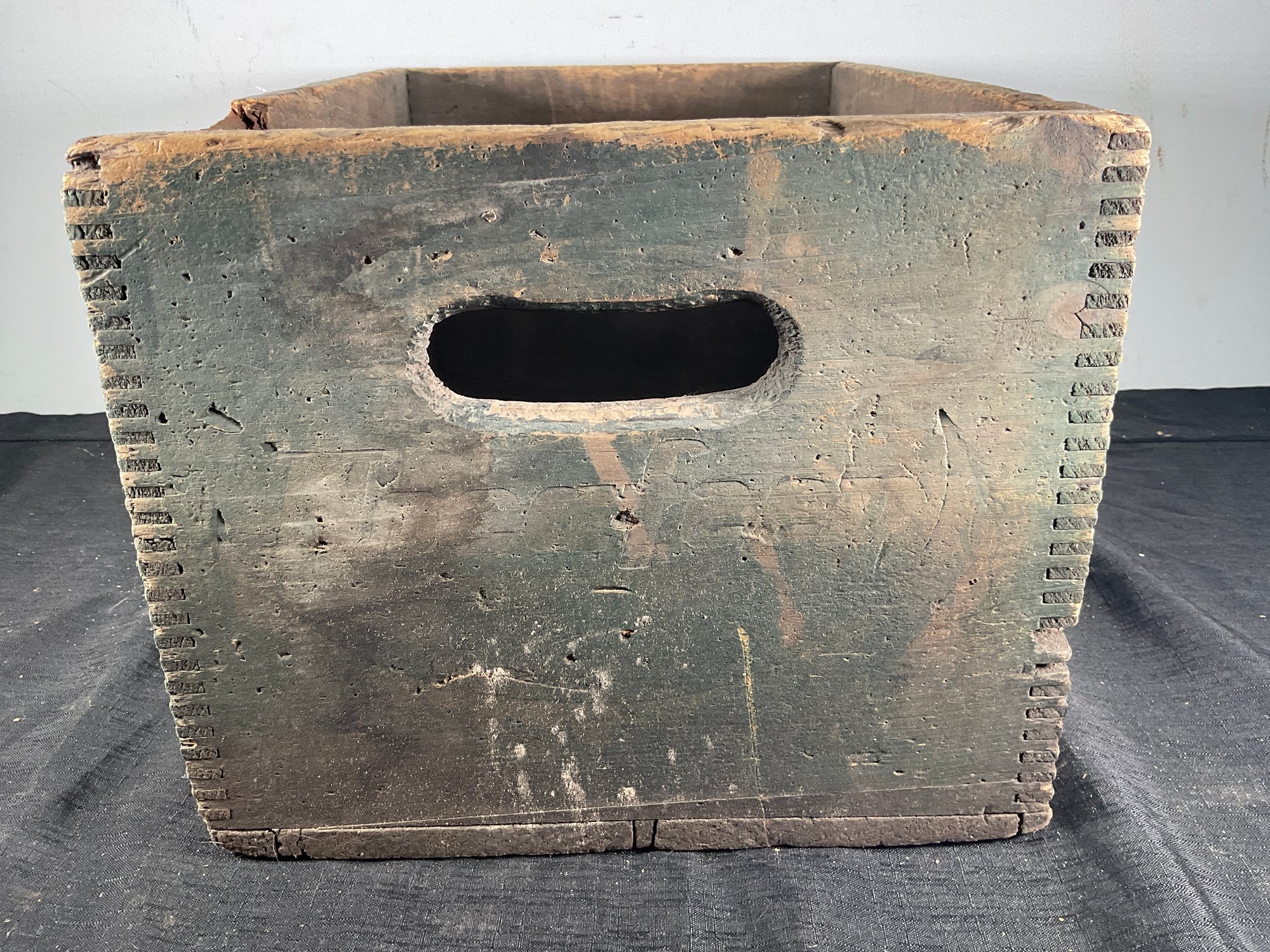 Antique Colonial Bottling Co., Waterbury, Conn. Wood Crate - Dovetail ...