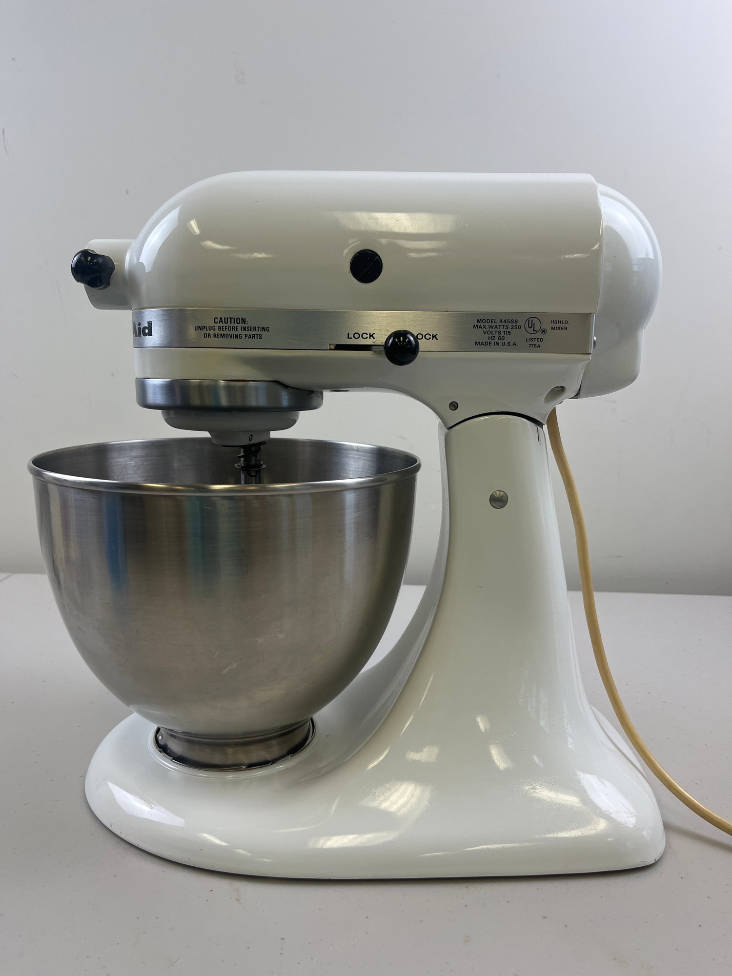 KitchenAid Classic Series 4.5 Quart Tilt-Head Stand Mixer K45SS, White ...