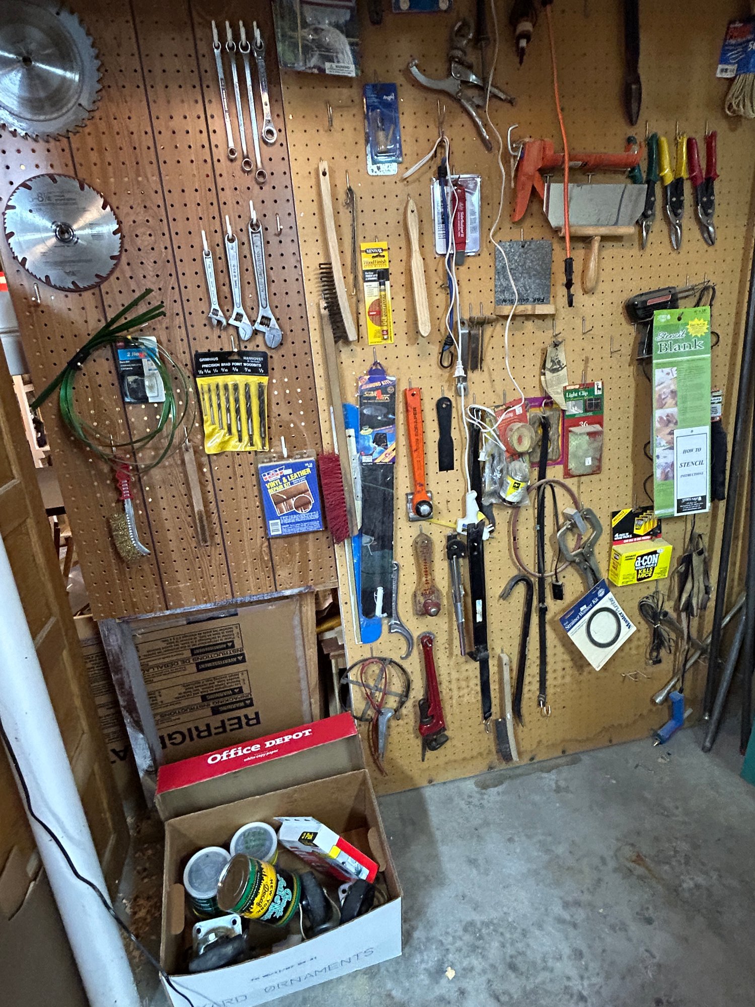 Left Side Wall Of Tools And Box With Wheels #6183 | Auctionninja.com