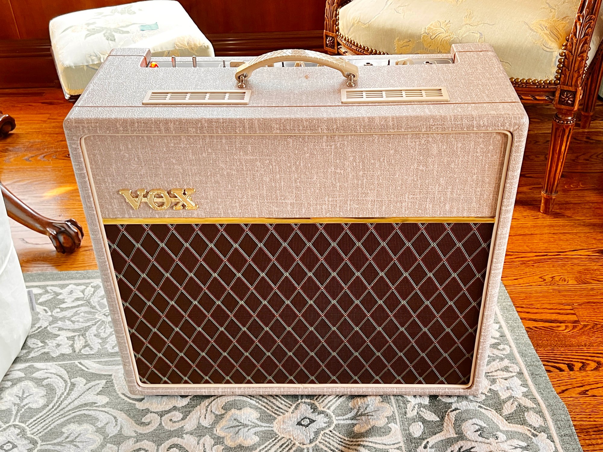 (C) PRE OWNED VOX SOLID STATE AND TUBE AMPLIFIER-MODEL AC15HW1X-WORKS W/COVER AS SHOWN #25362 ...