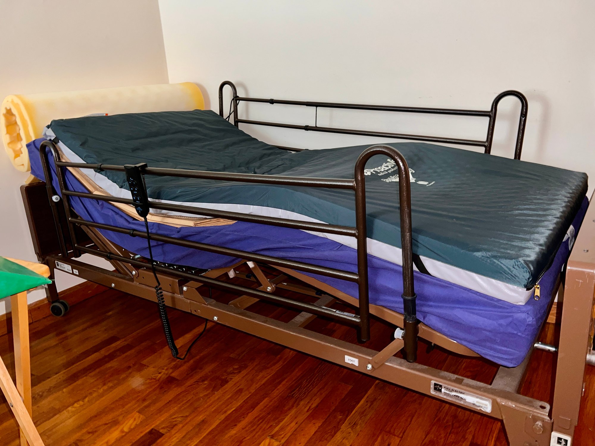 MEDLINE HOMECARE HOSPITAL BED - ELECTRIC BED COMPLETE & WORKING #23244 ...