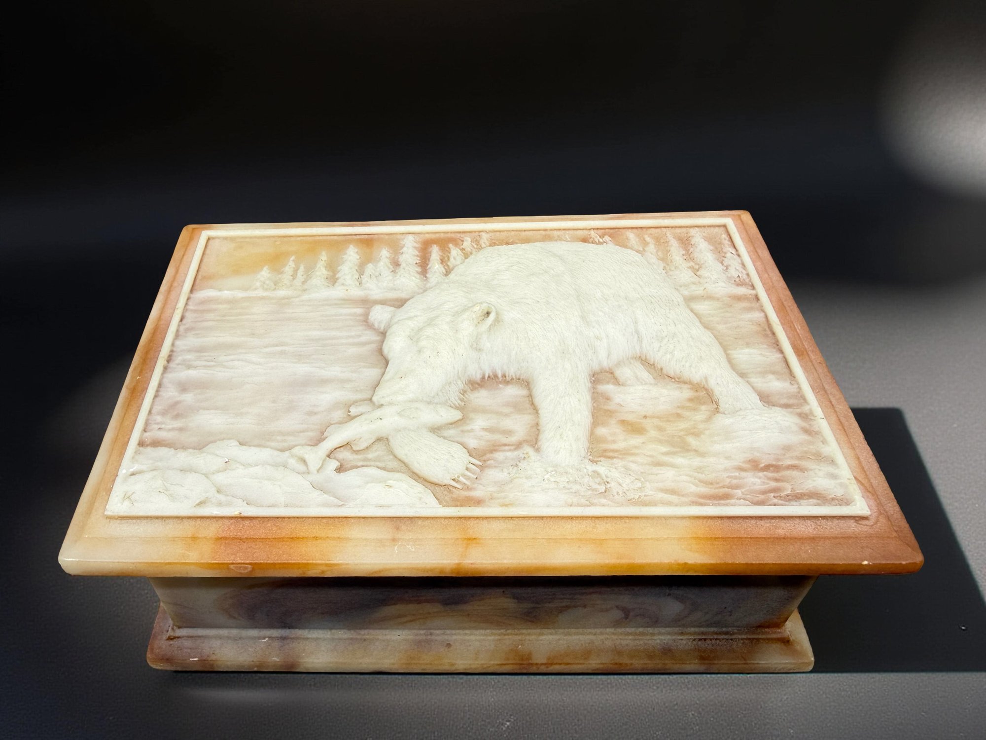 (A-12) VINTAGE INCOLAY STONE ONYX TRINKET BOX-CARVED BEAR-APPROX. 9"X6 ...