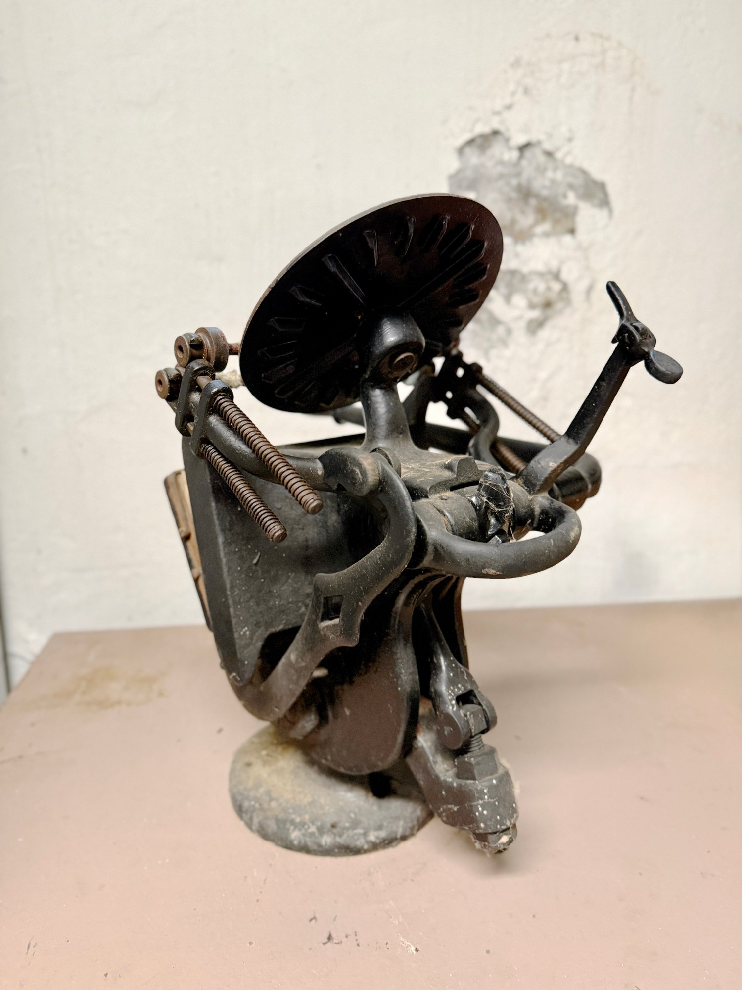 (BAS) AN ANTIQUE CAST IRON PRINTING PRESS - APPROX: 20"H #27344 ...