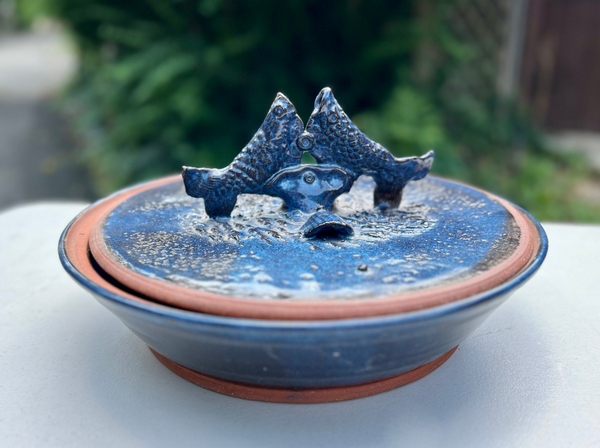 (A10-3) COBALT BLUE ART POTTERY COVERED BOWL WITH PAIR OF KOI FISH ...