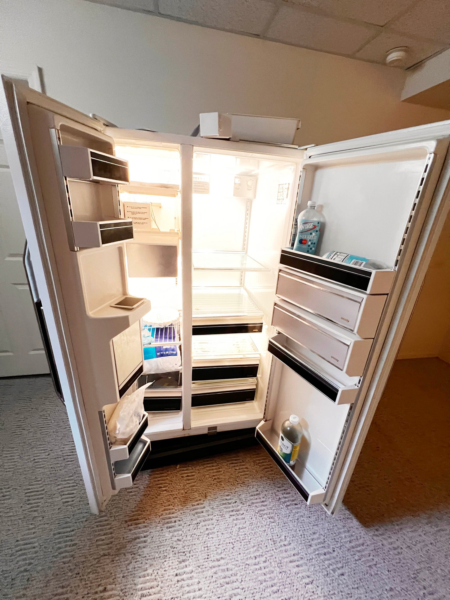 KITCHEN AID REFRIGERATOR/FREEZER-IN BASEMENT #22762 | Auctionninja.com