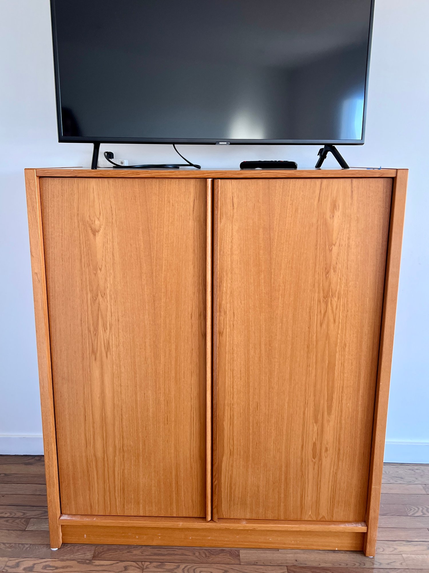 (UPB) POST MODERN TWO DOOR CABINET WITH STORAGE - MAPLE WOOD? - 47"H BY ...