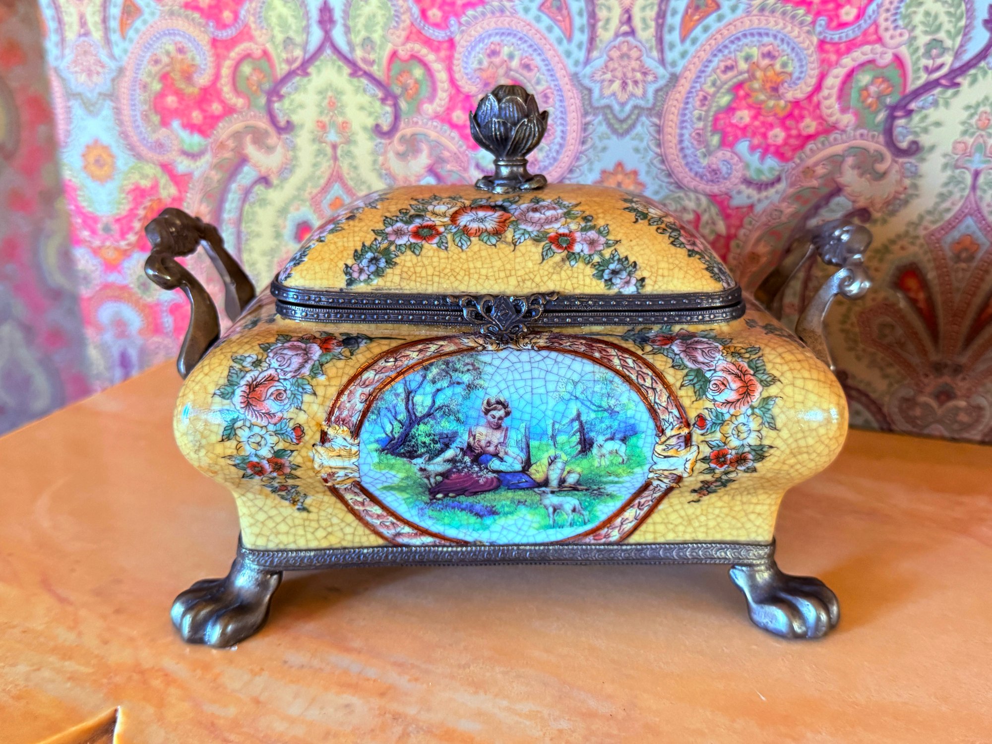 (A-8) VINTAGE HAND PAINTED PORCELAIN-DOMINIC LIDDED TRINKET BOX WITH ...
