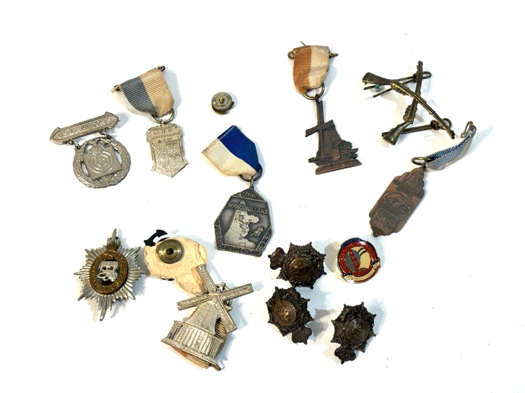 Vintage Military Badges And Pins #2318 | Auctionninja.com