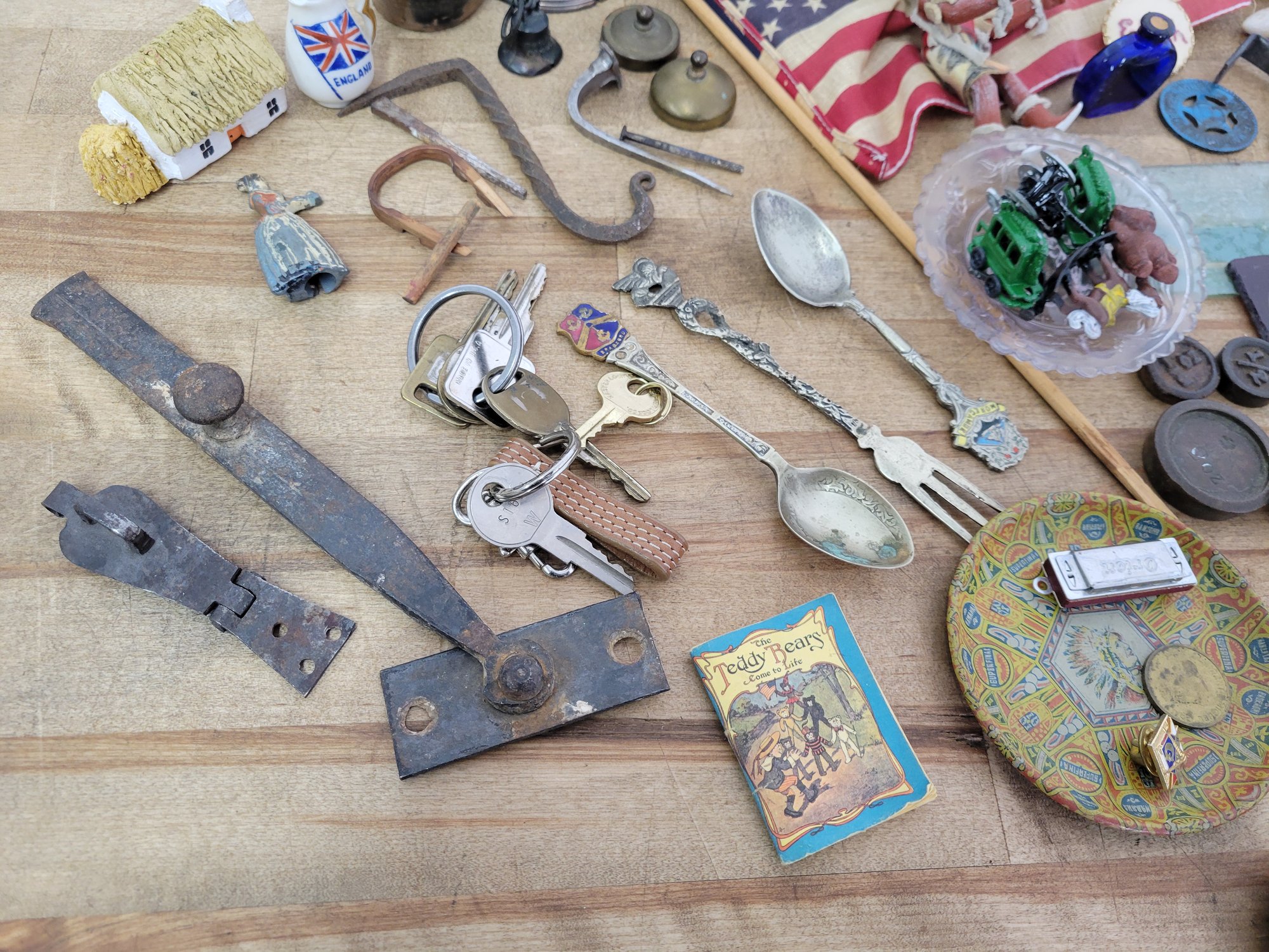 Large Estate Found Antiques & Collectables Box Lot #1223 | Auctionninja.com