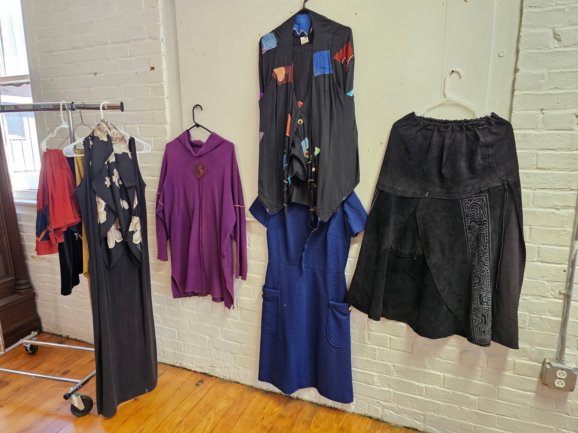 Lot Of Unique Estate Found Vintage Clothing #1327 | Auctionninja.com