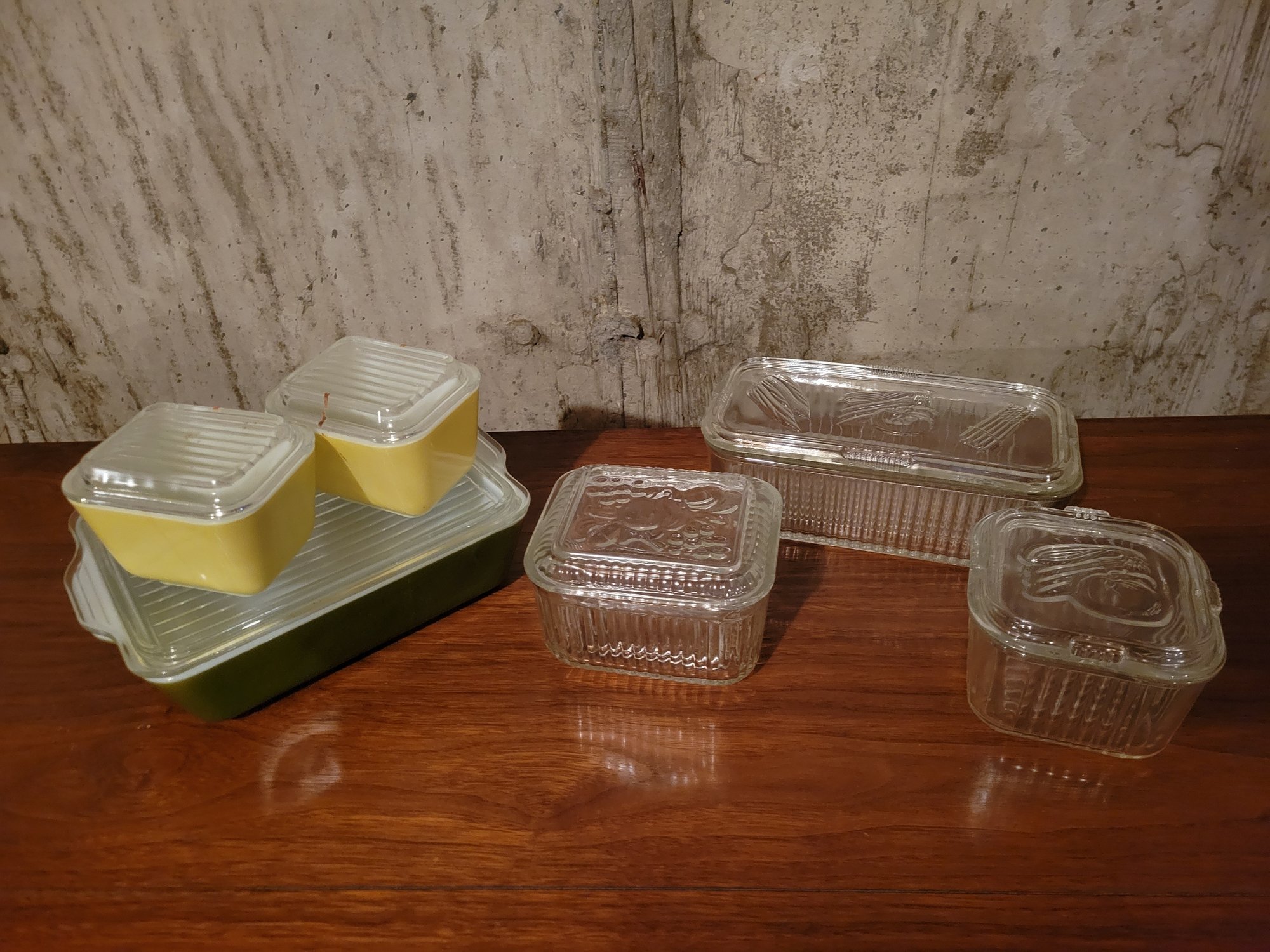 Grouping Of Vintage Pyrex Glass Refrigerator Boxes #2718 | Auctionninja.com