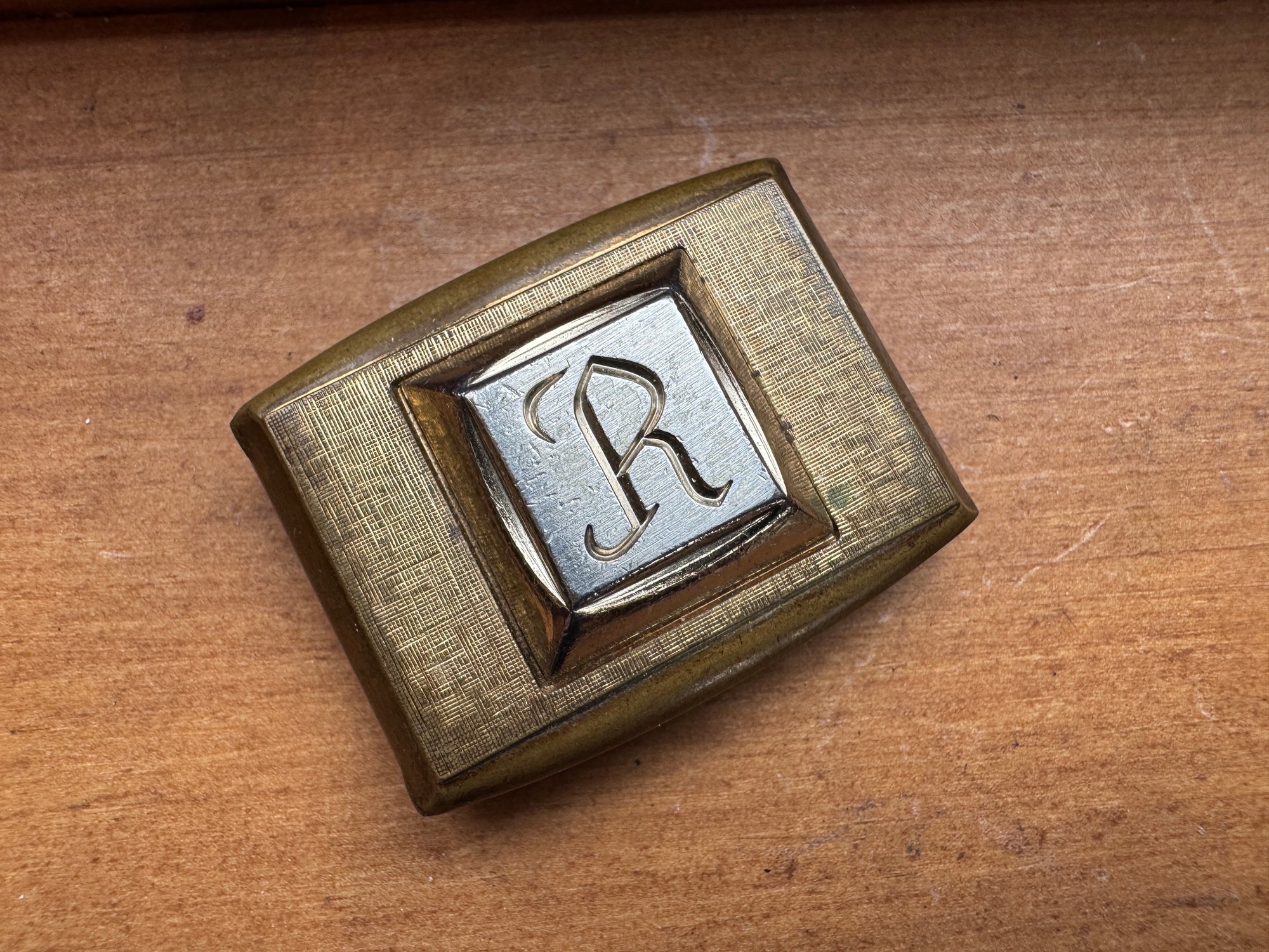 Vintage R Belt Buckle #29597 | Auctionninja.com