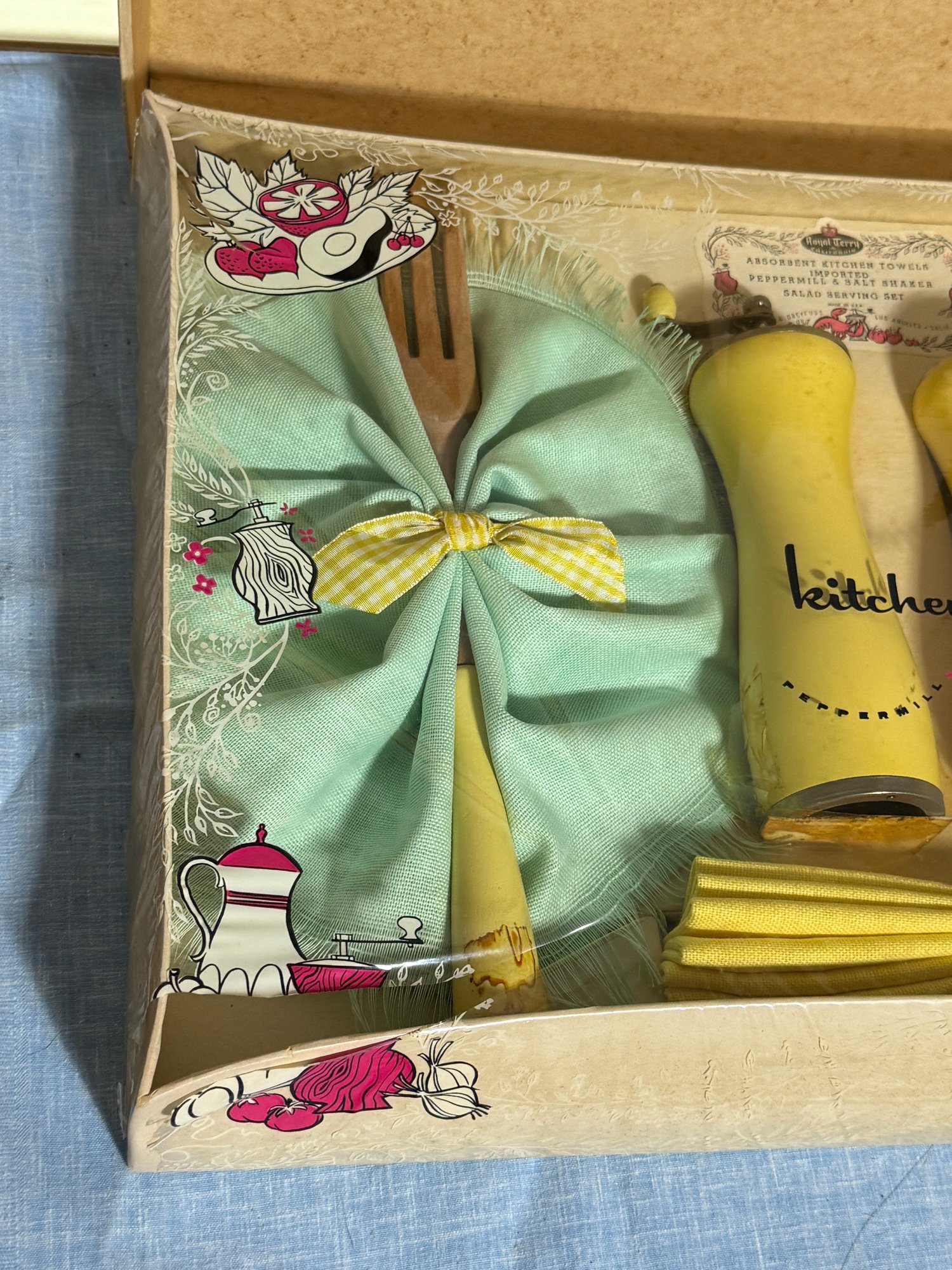 Kitchen Kuties In Original Box #42273 | Auctionninja.com