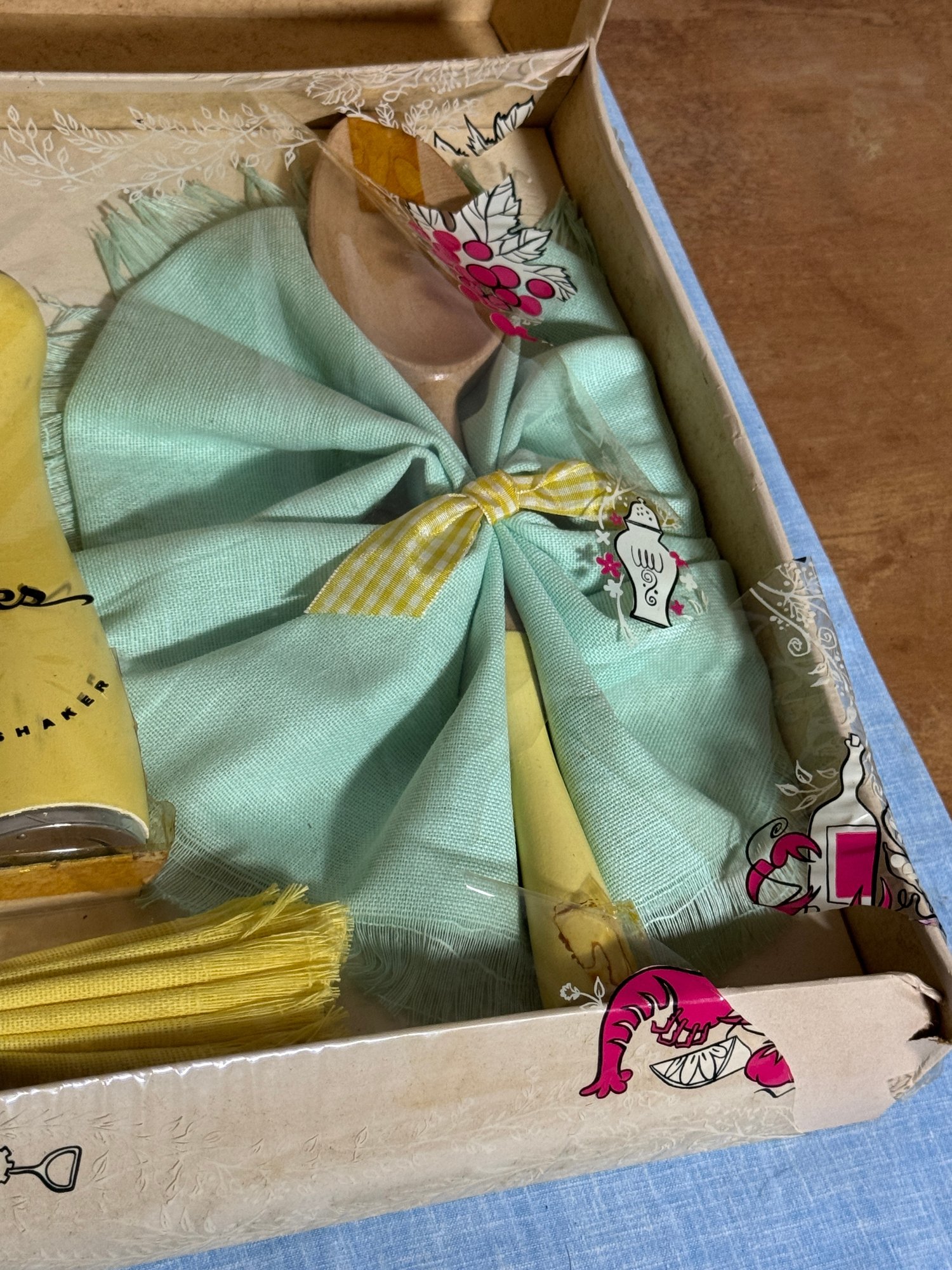 Kitchen Kuties In Original Box #42273 | Auctionninja.com