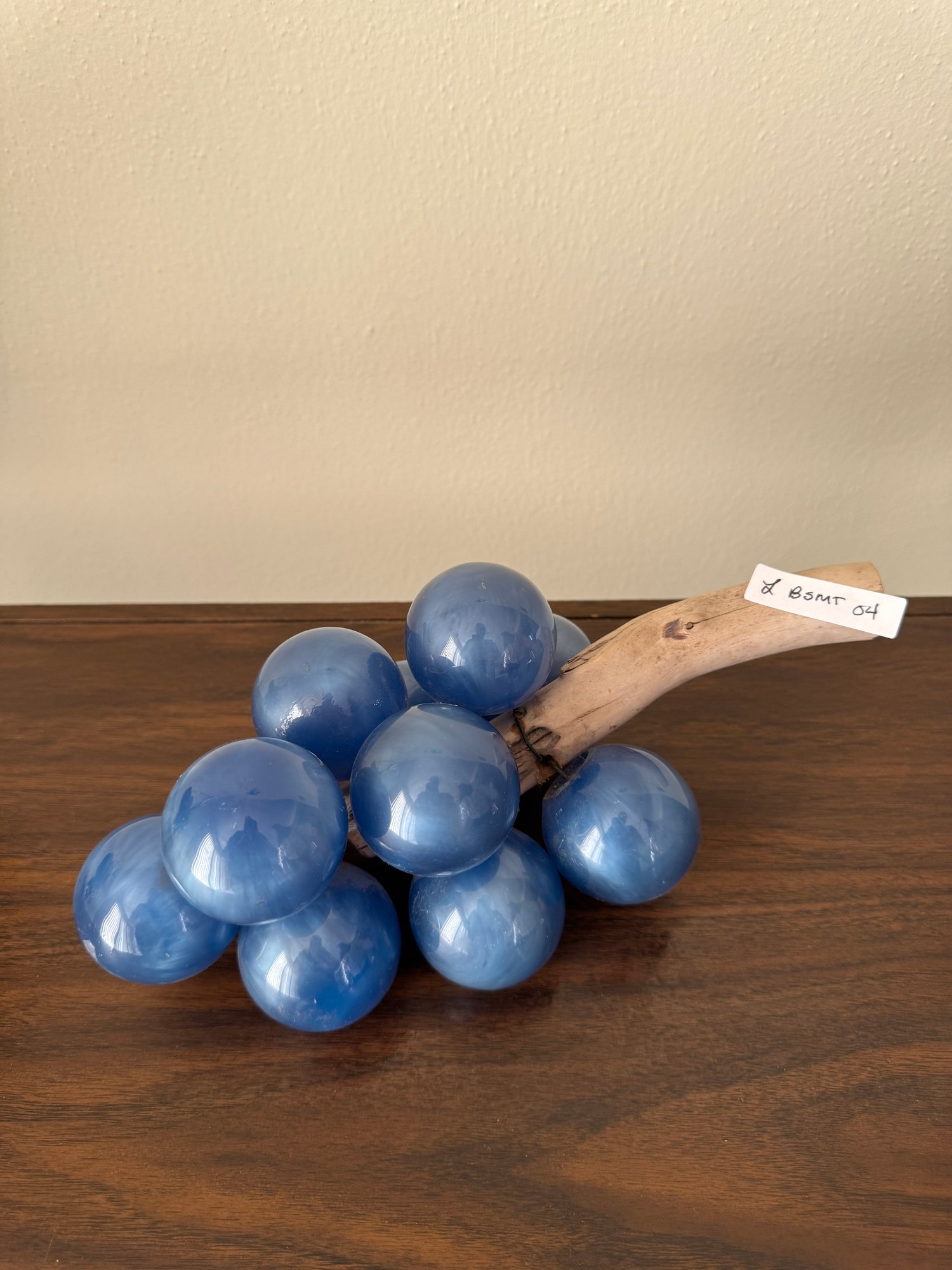Alabaster Blue Grape Cluster #30119 | Auctionninja.com