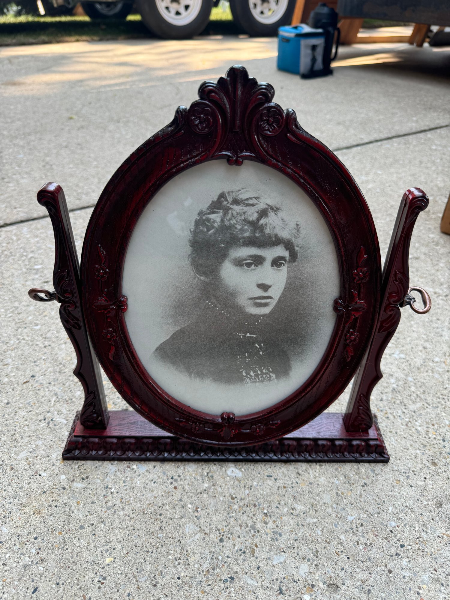 Tilting Frame #20735 | Auctionninja.com