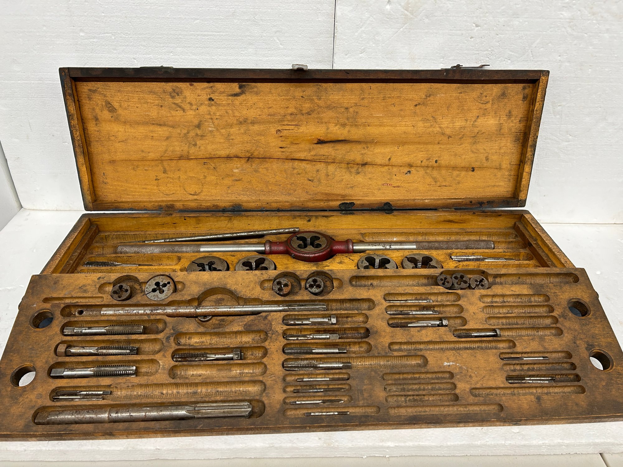 Vintage Tap And Die Box Set #4383 | Auctionninja.com