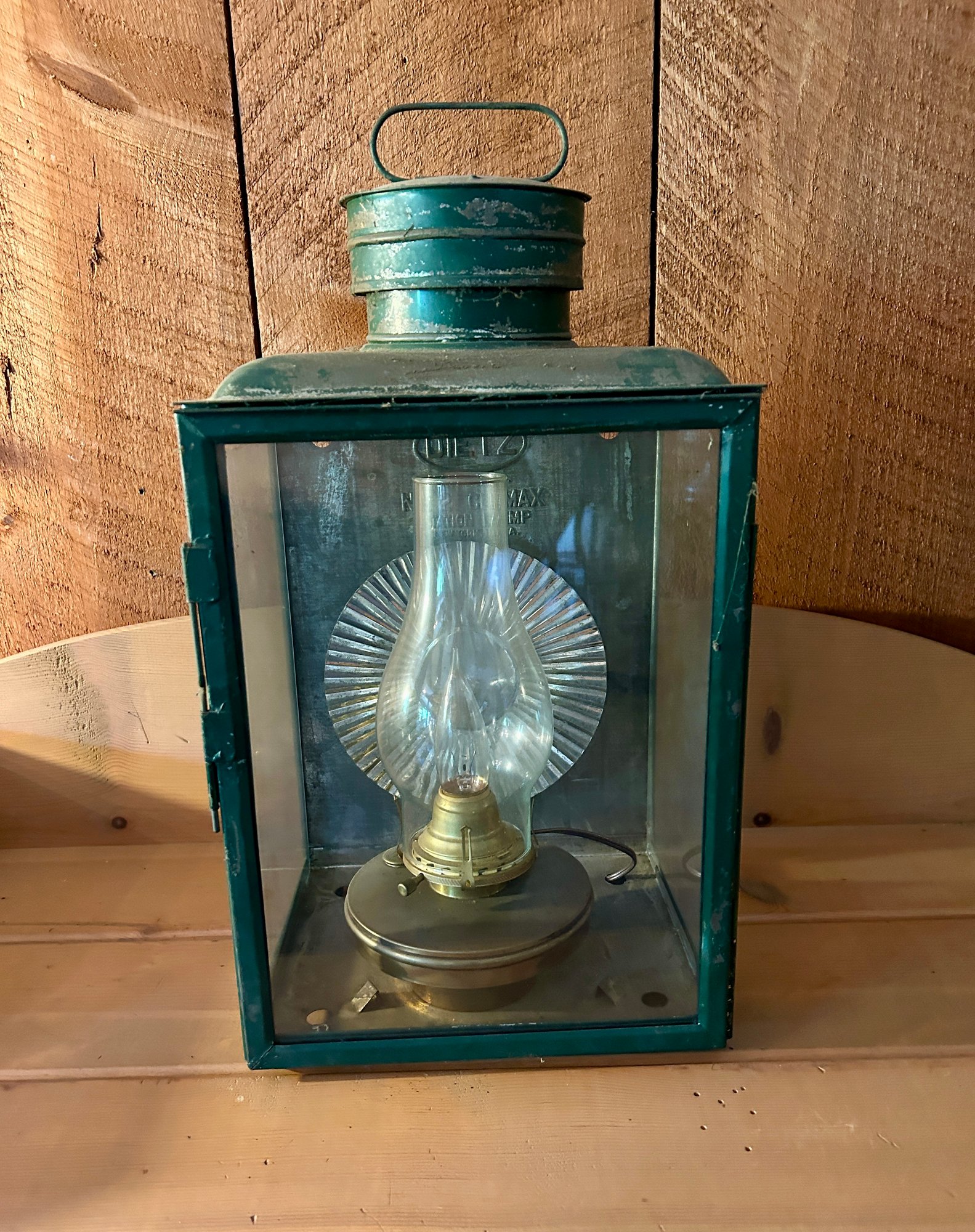 Green Dietz Barn Wall Light 9x10x18 #4916 | Auctionninja.com