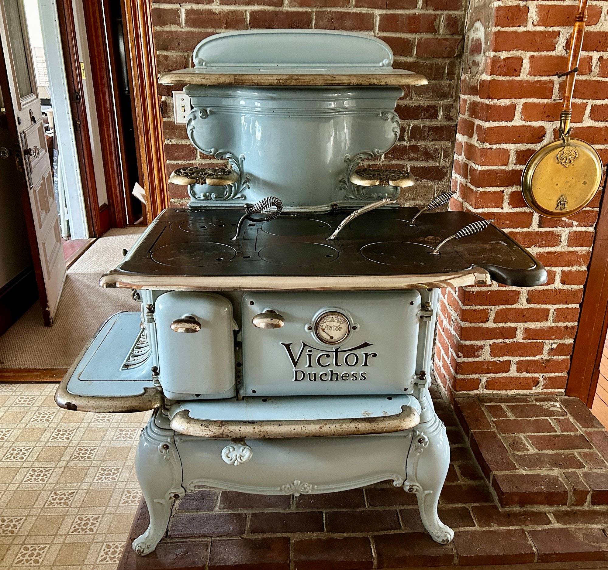 Wonderful Enamel Victor Duchess Cook Stove #5013 | Auctionninja.com