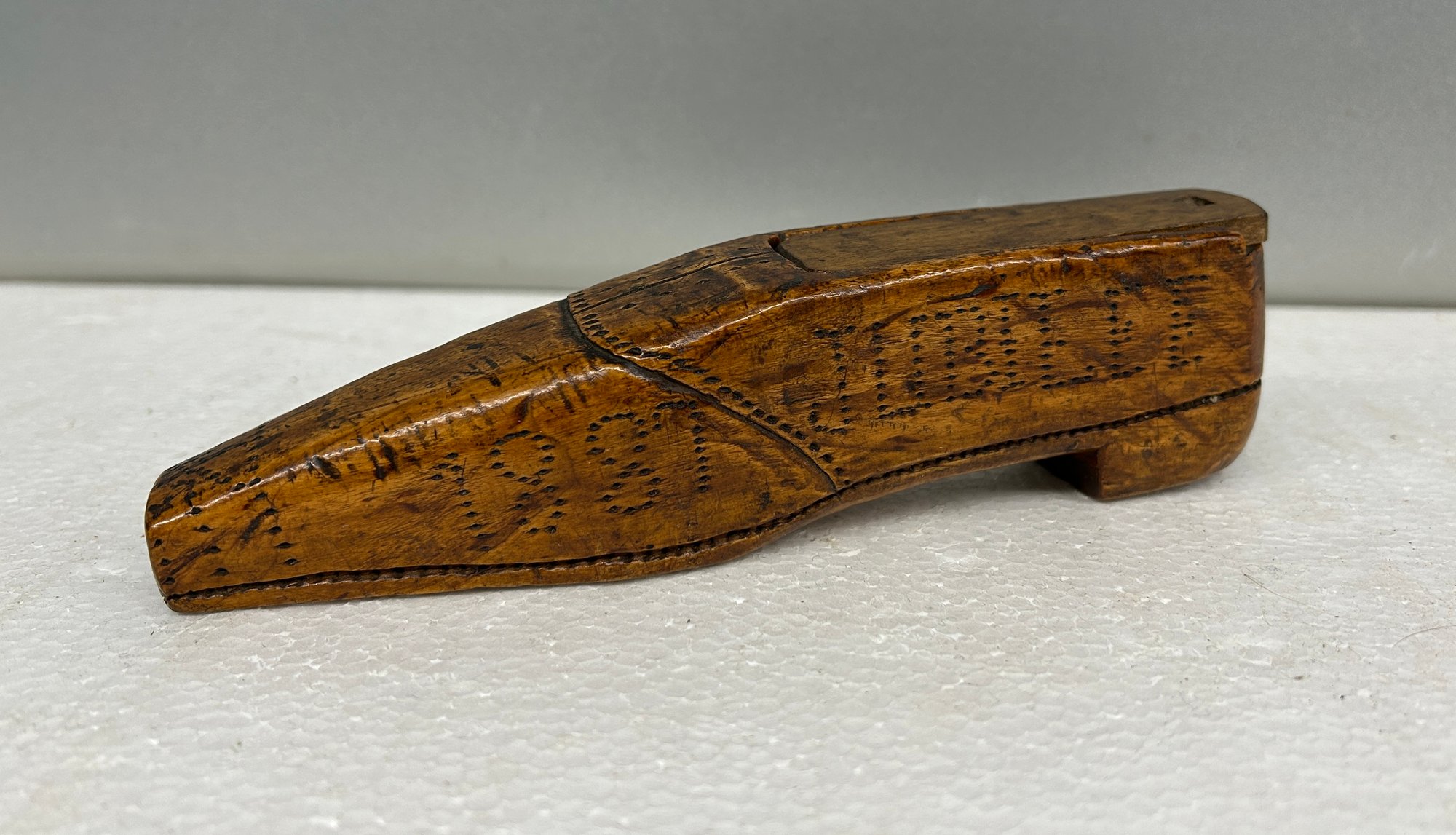 19th C Shoe Snuff Box -1887 Jubilee #5563 | Auctionninja.com