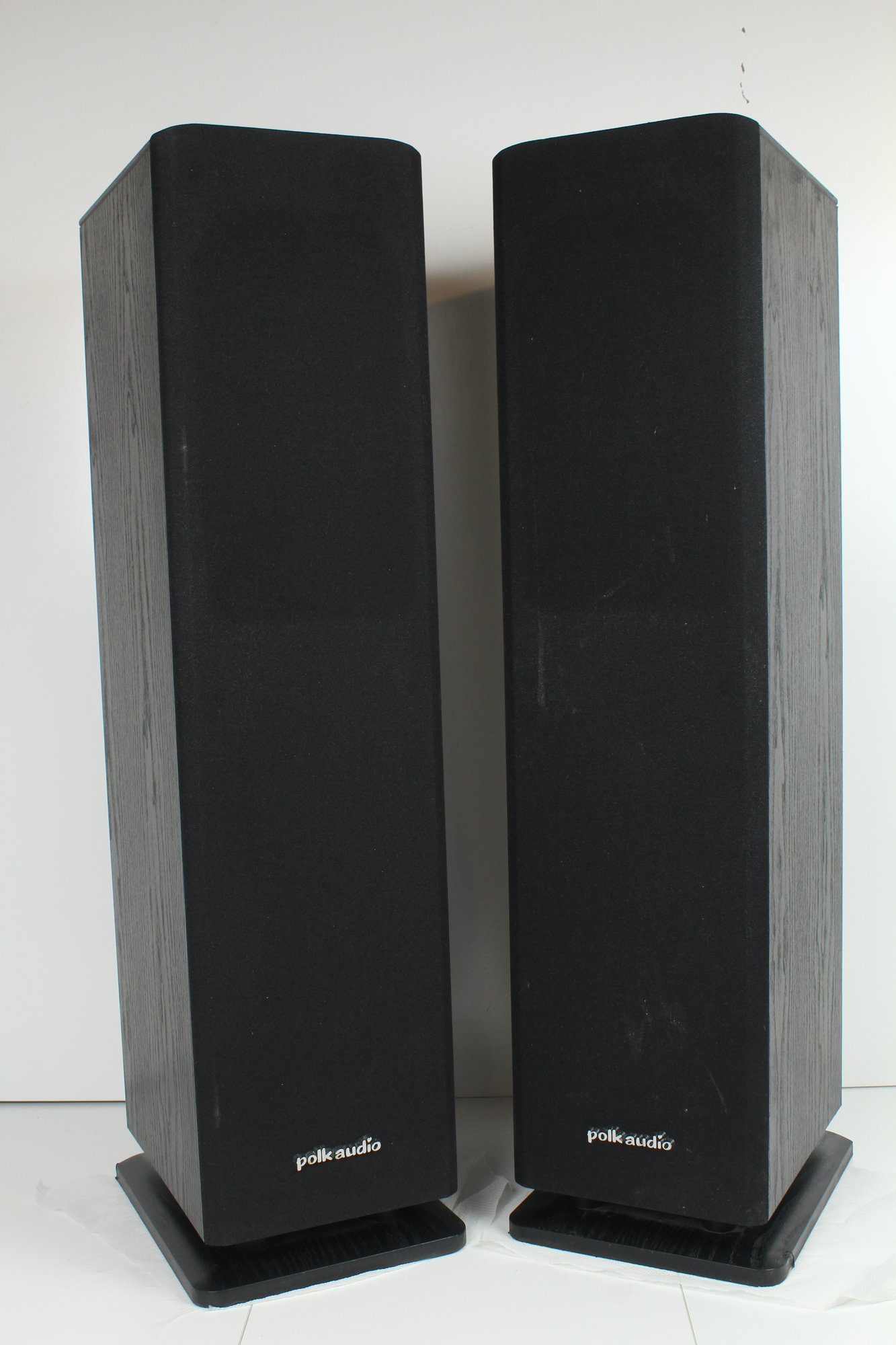 Polk Audio RT8 Speakers #1960 | Auctionninja.com