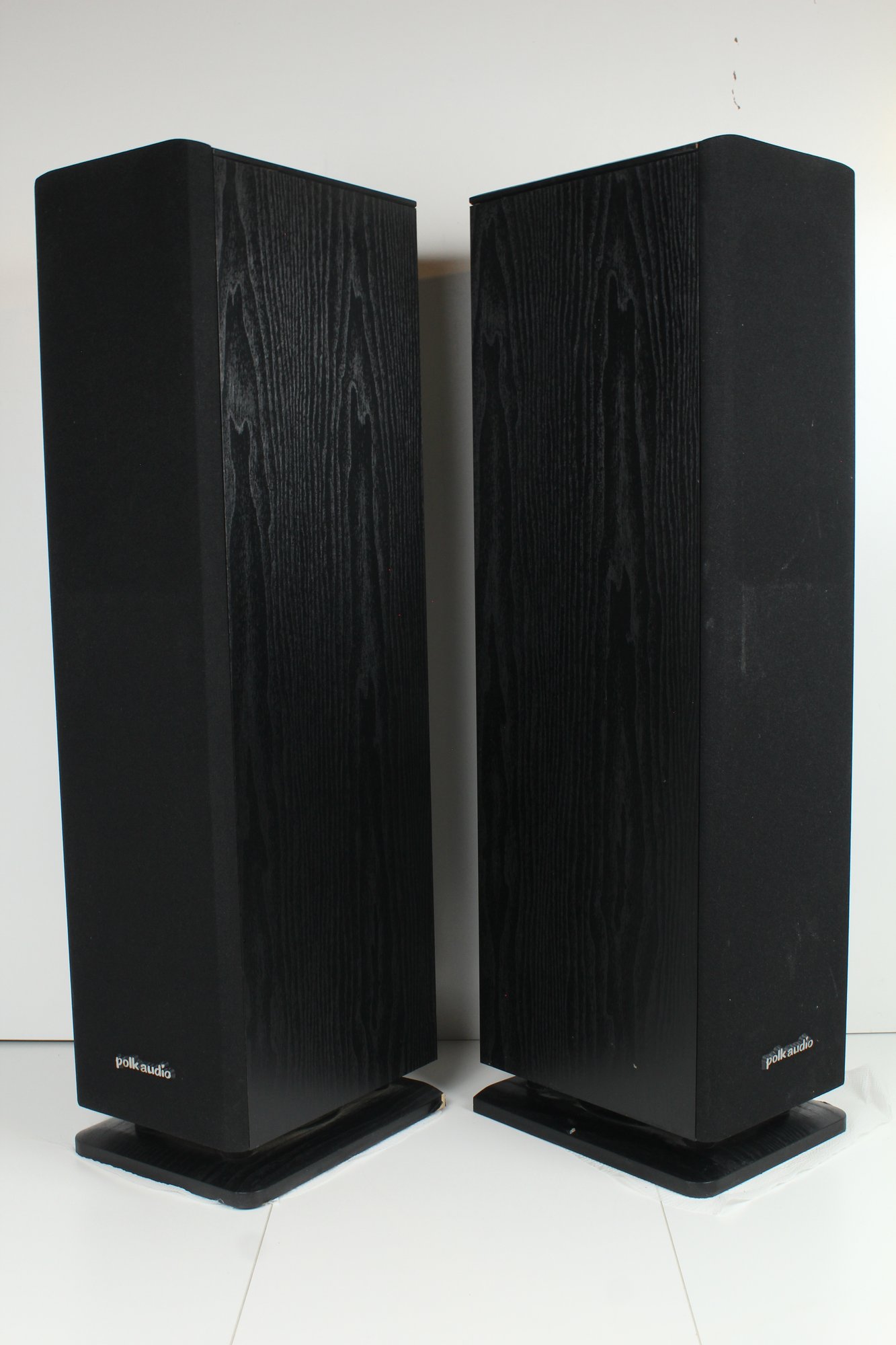 Polk Audio RT8 Speakers #1960 | Auctionninja.com