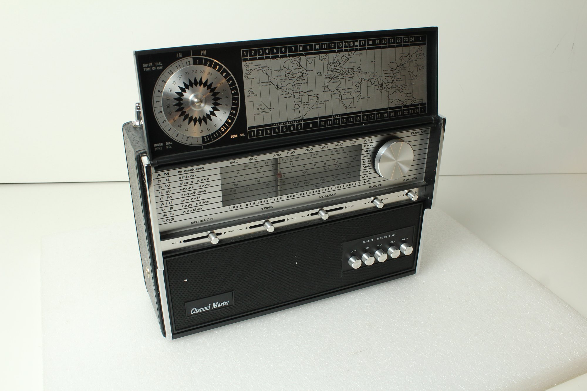 Vintage Channel Master Radio - AM, FM, SW, CB, VHF #2804 | Auctionninja.com