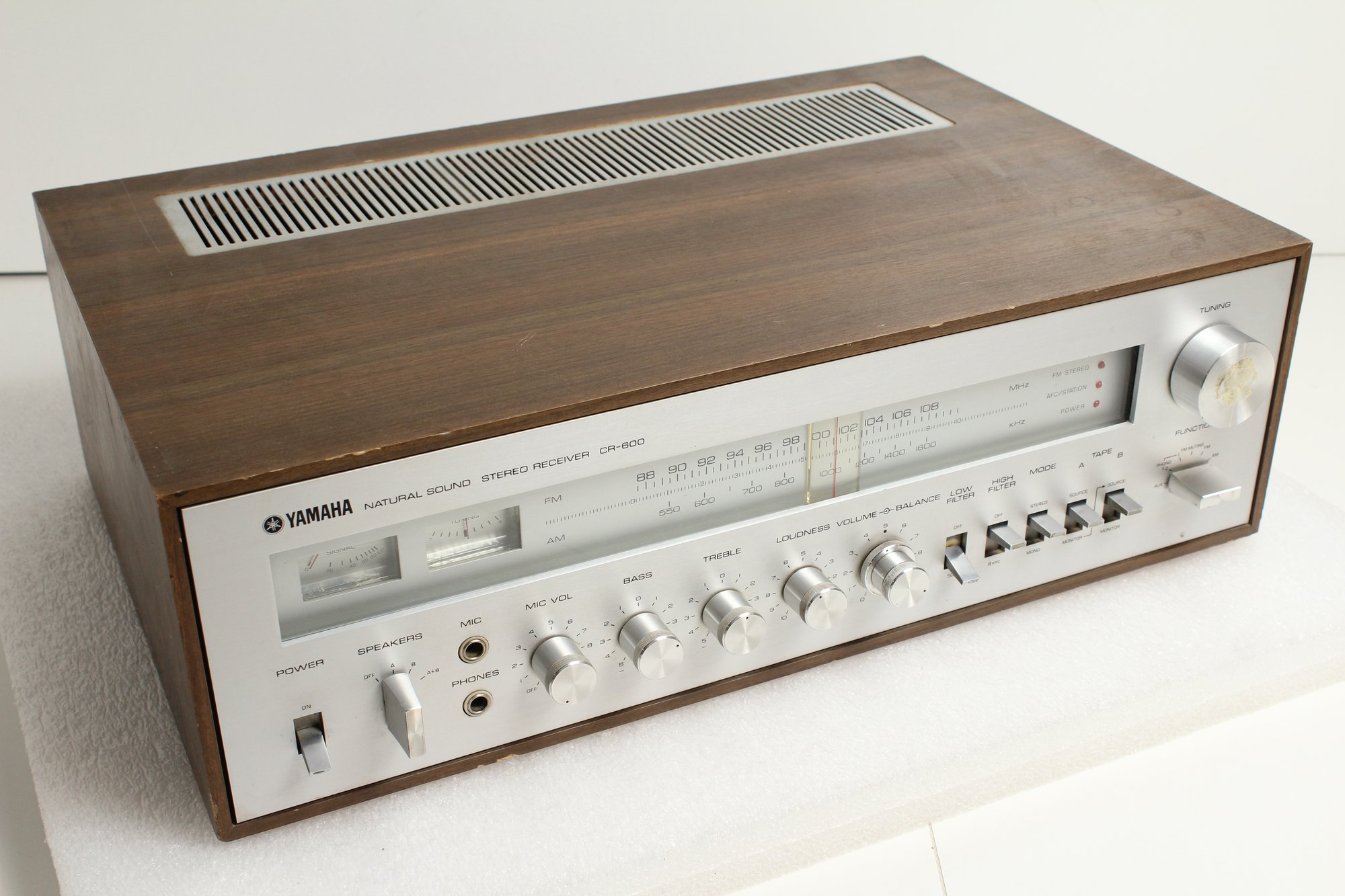 Vintage Yamaha CR-600 Stereo Receiver #2942 | Auctionninja.com