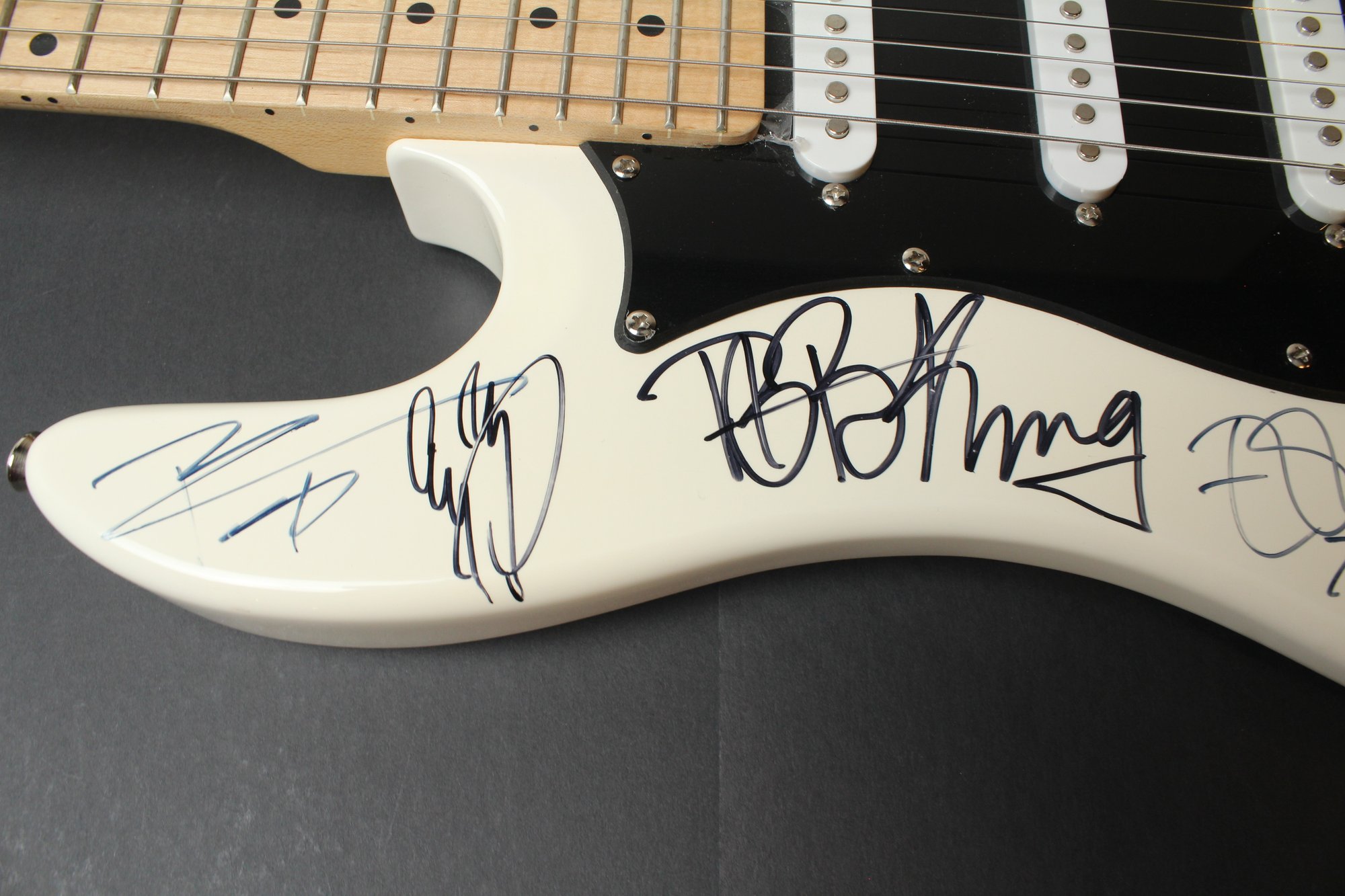 Autographed Electric Guitar - 13 Signatures: Van Halen, Keith Richards, Les Paul And More #3217 ...