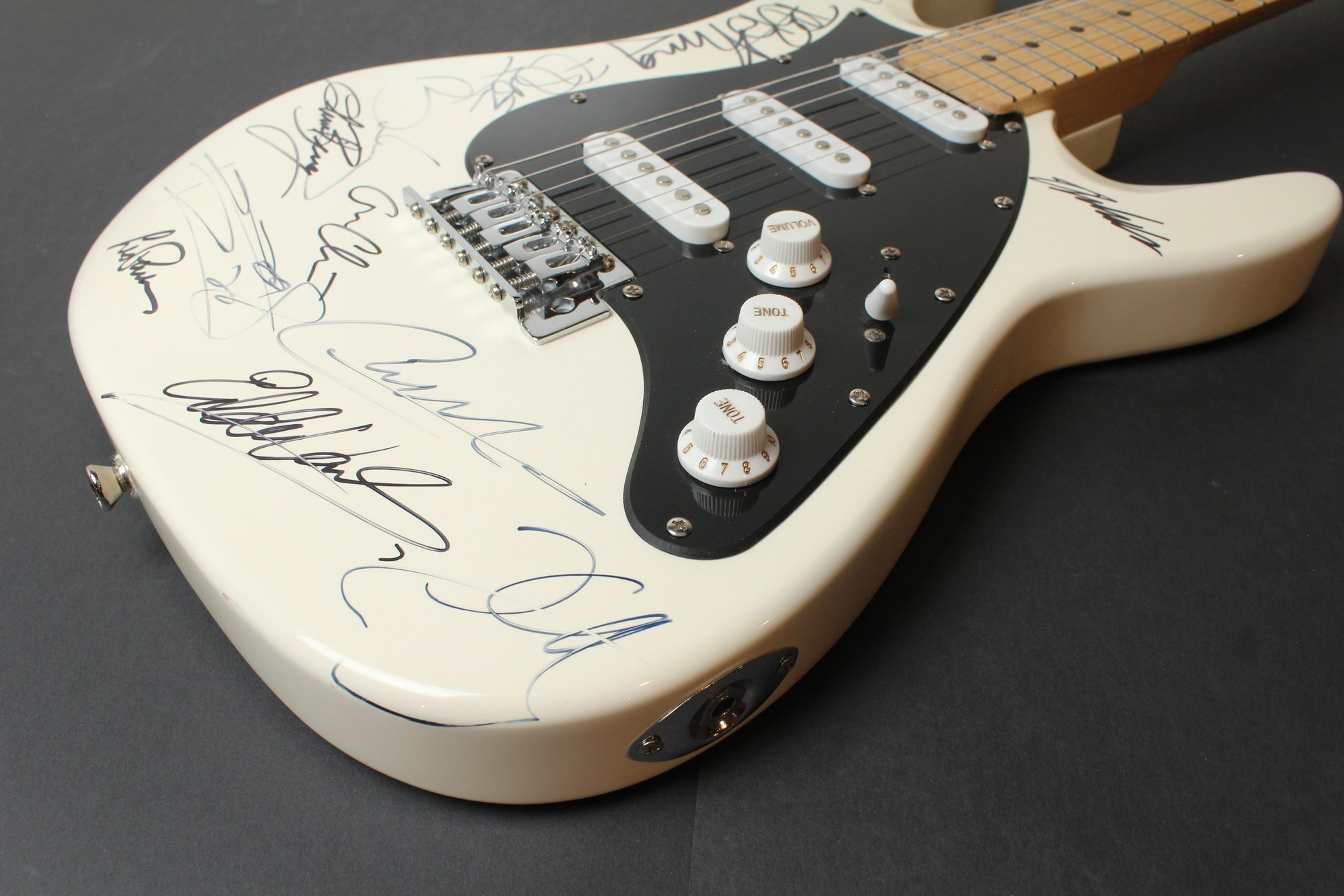 Autographed Electric Guitar - 13 Signatures: Van Halen, Keith Richards, Les Paul And More #3217 ...