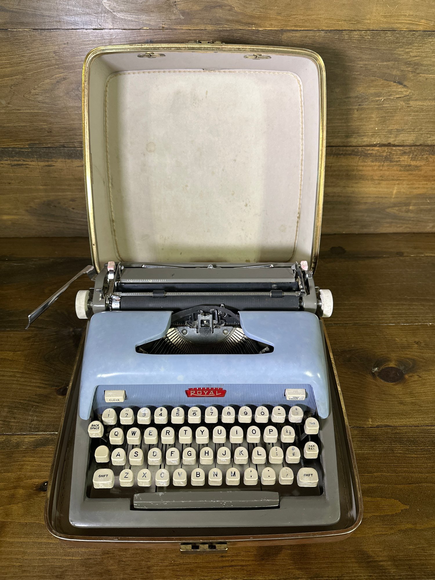 Mid-Century Royal Quiet De Luxe Manual Typewriter With Original Case ...