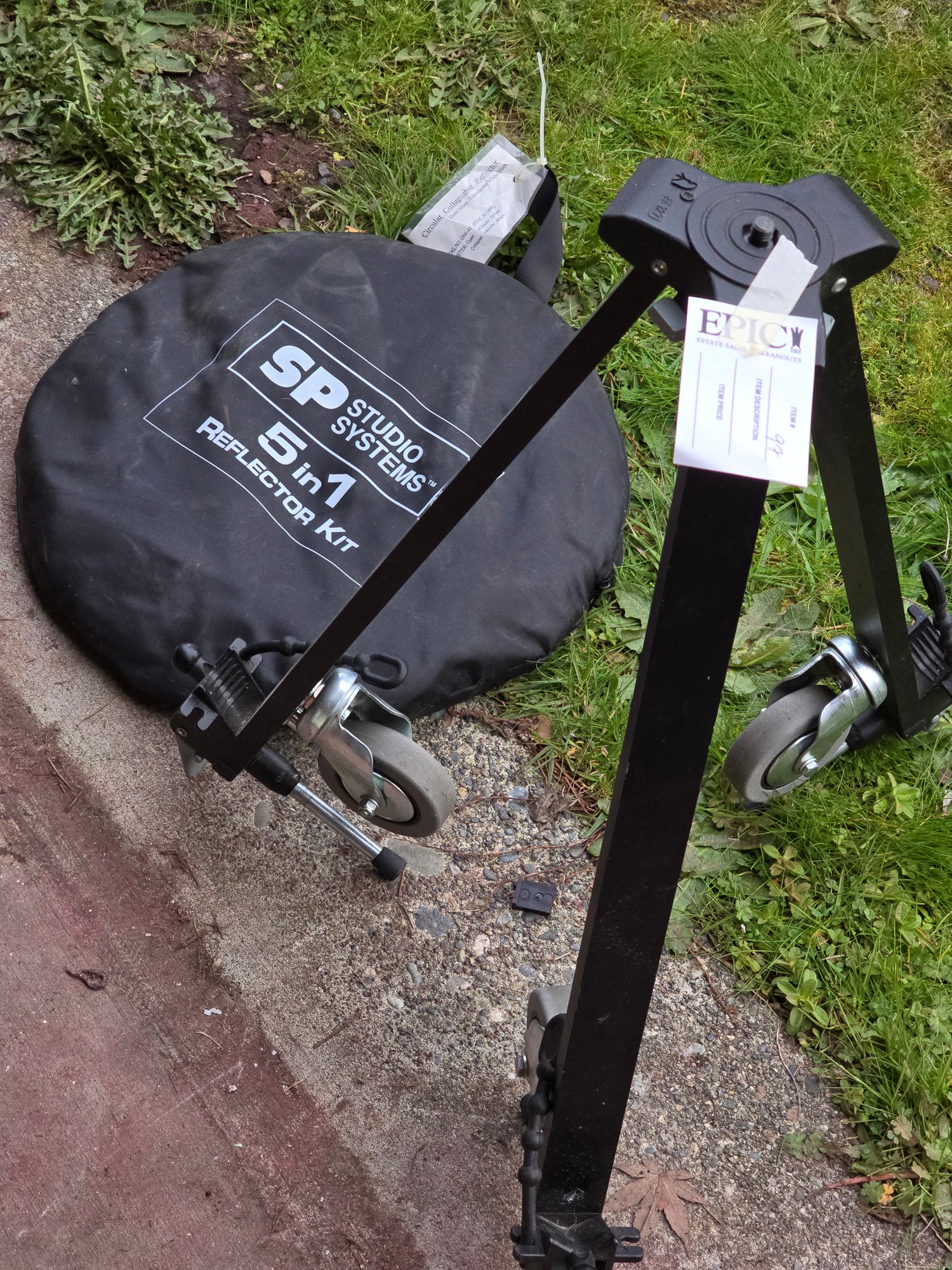 Lot 97 SP Studio Systems Collapsible Reflector Kit #1832 | Auctionninja.com