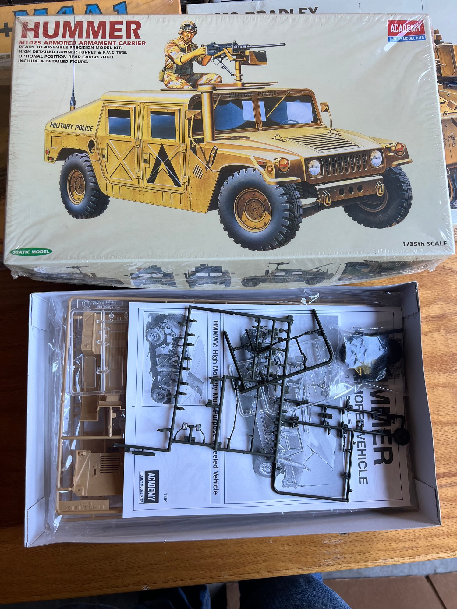 5 Model Kits: Wings Skyraider, M-ATV MRAP, LCM(3)M4A1, M2 Bradley ...