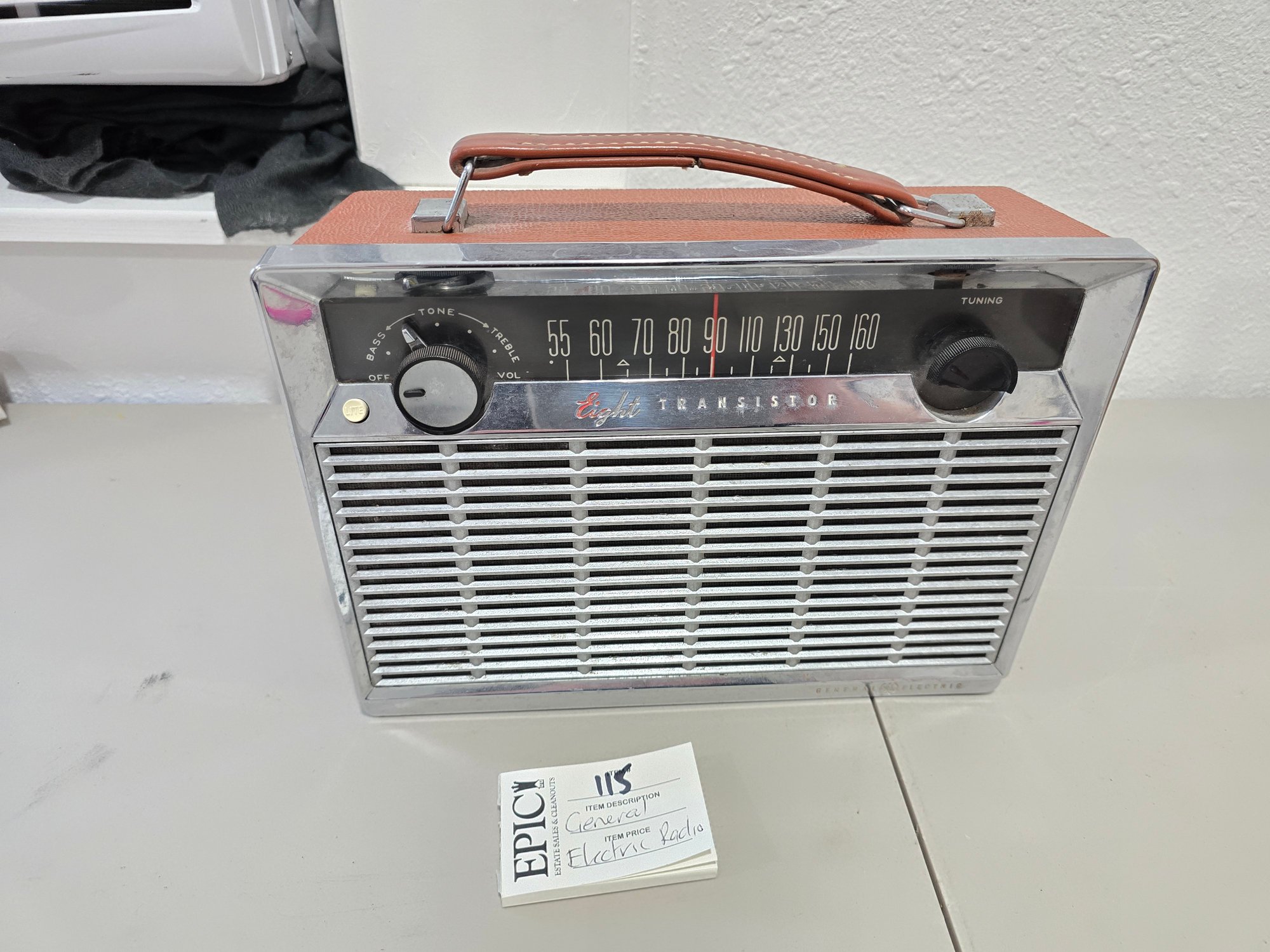 General Electric Radio #7562 | Auctionninja.com