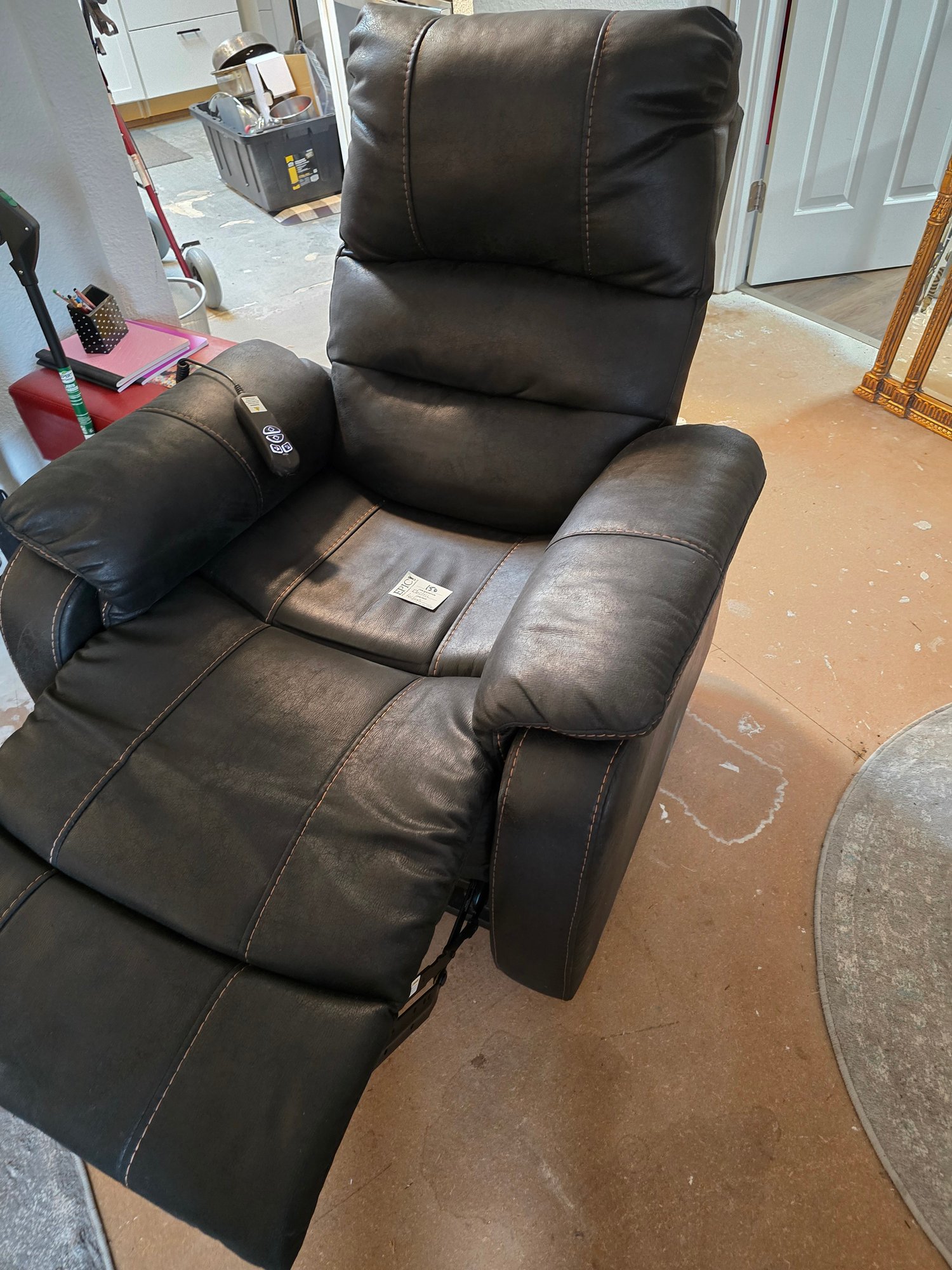 Electric Recliner With Remote Control #7601 | Auctionninja.com