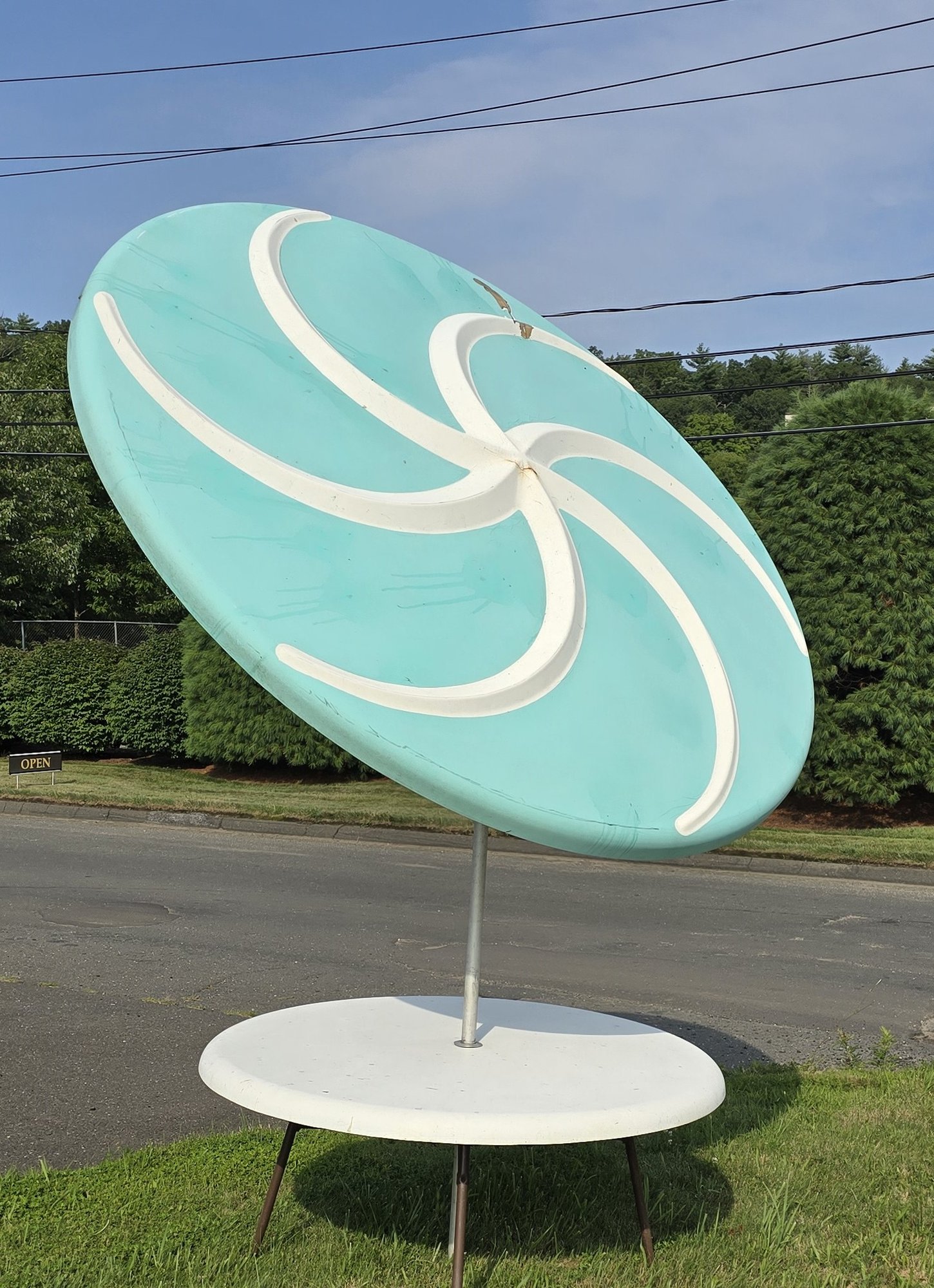 Fibrella Vintage Umbrella & Table #1704 | Auctionninja.com