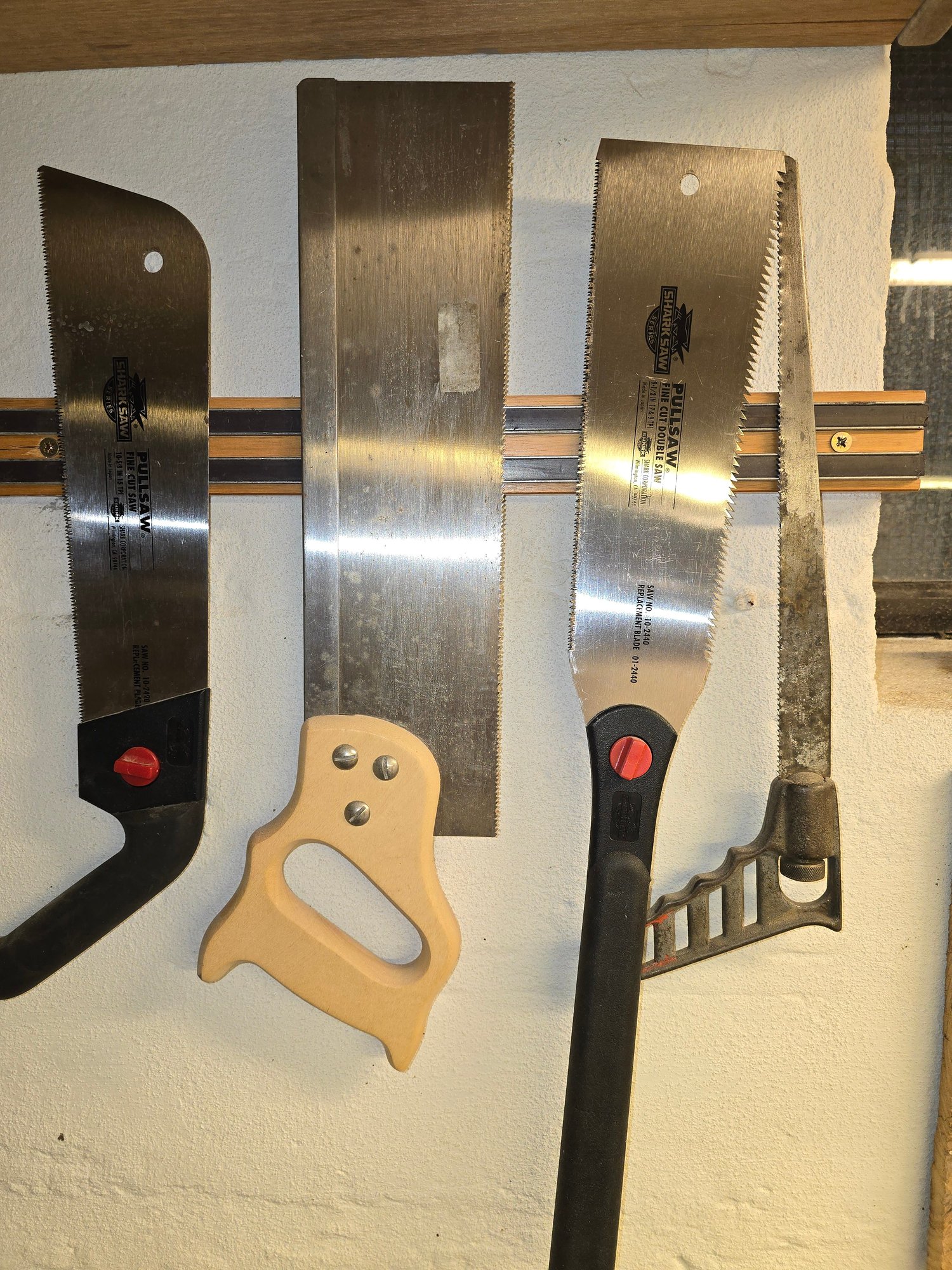 3 Saws. 2 Pull Saws, 1 Buck Bros. X Cut Saw #2168 | Auctionninja.com