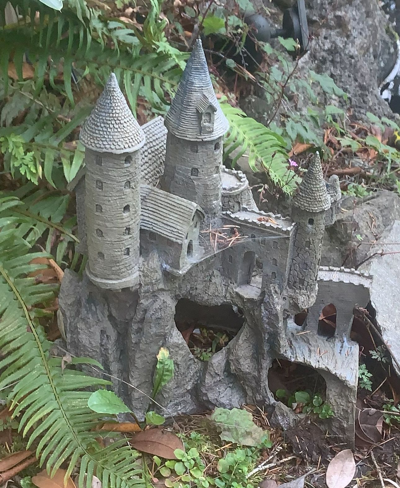 Vintage Old Castle Flower Pot Yard Lawn Art. Deep Pond Art #2056 ...