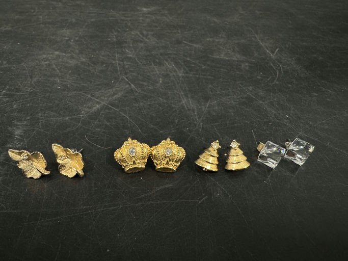 (4) Earrings And (13) Rings #68422 | Auctionninja.com