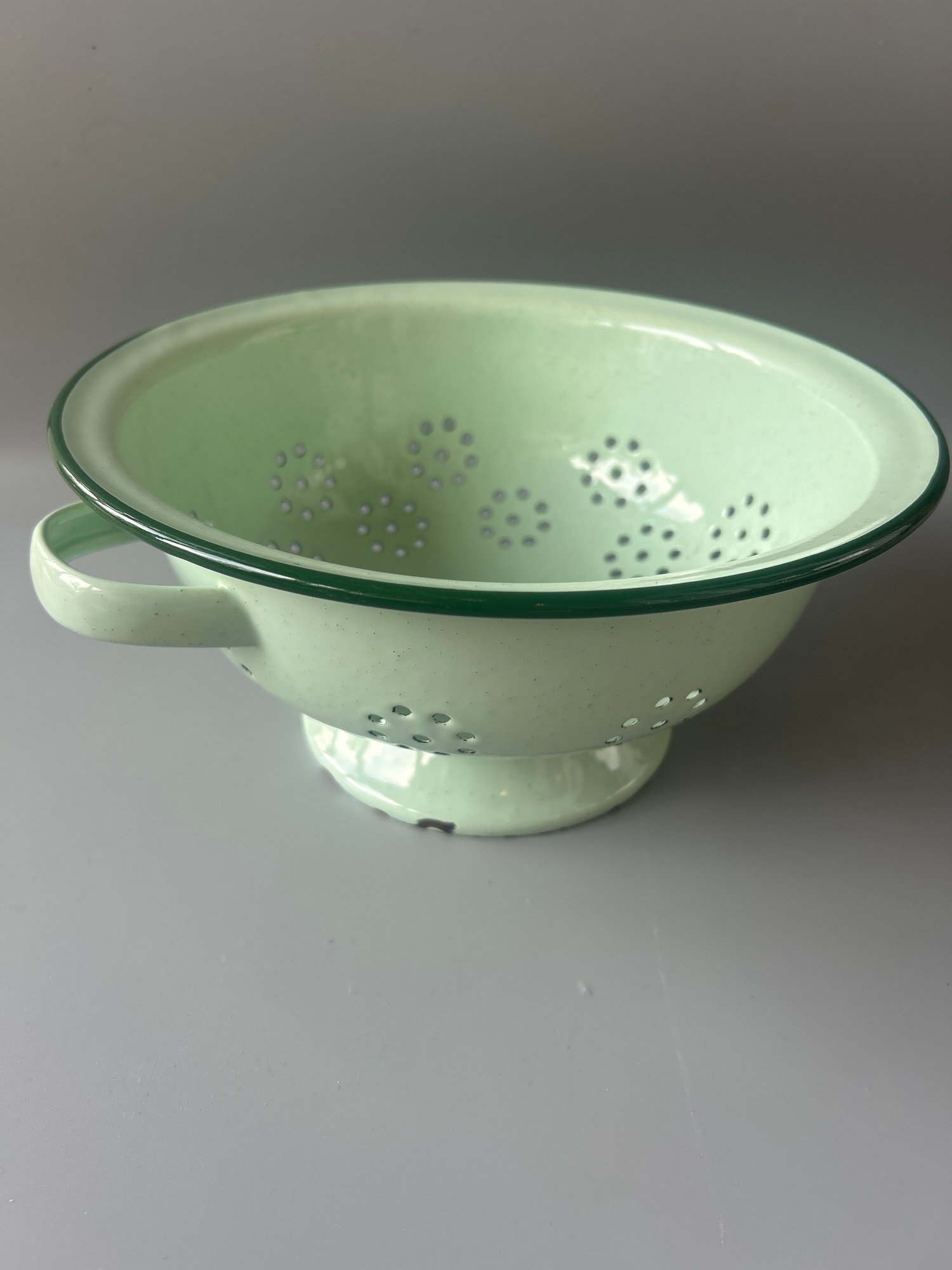 Vintage Regro Green Colander #62386 | Auctionninja.com
