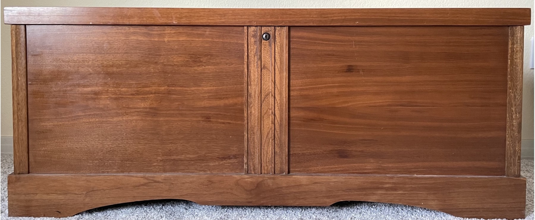 Stunning Cedar Chest With Beautiful Wood Grain Details #21398 ...
