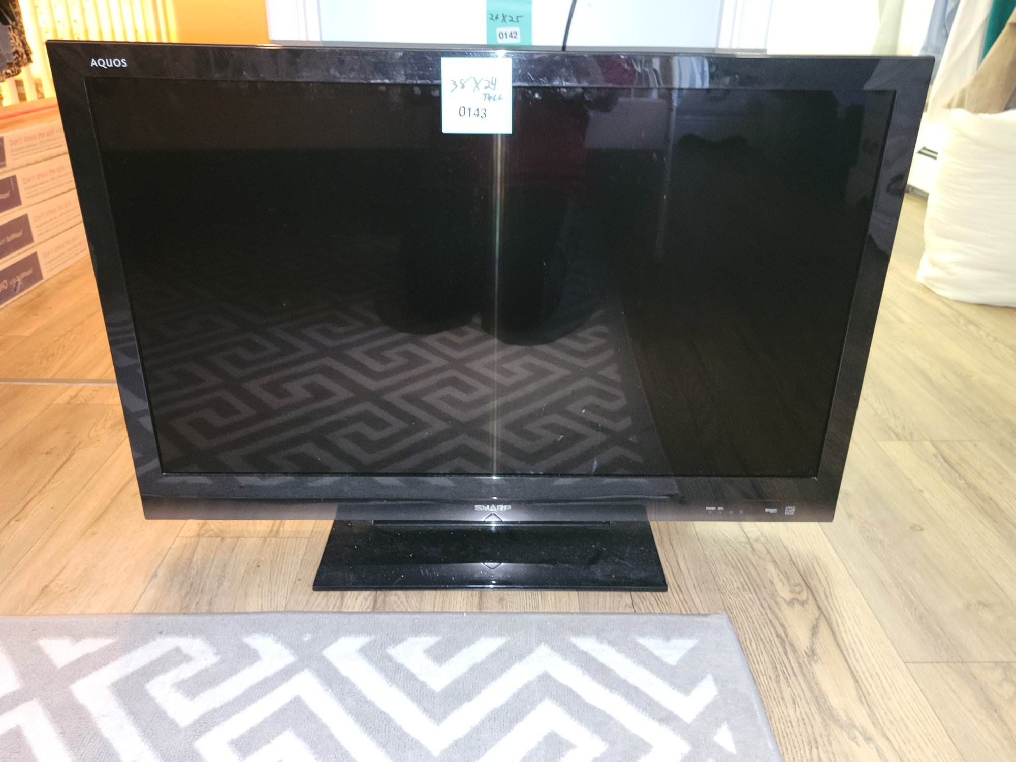 143 - TV #20490 | Auctionninja.com